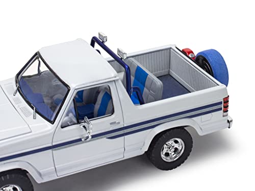 Revell 17242 '80 Ford Bronco w/Bass Boat & Trailer 1:24 Scale 157-Piece Skill Level 5 Model Truck Building Kit