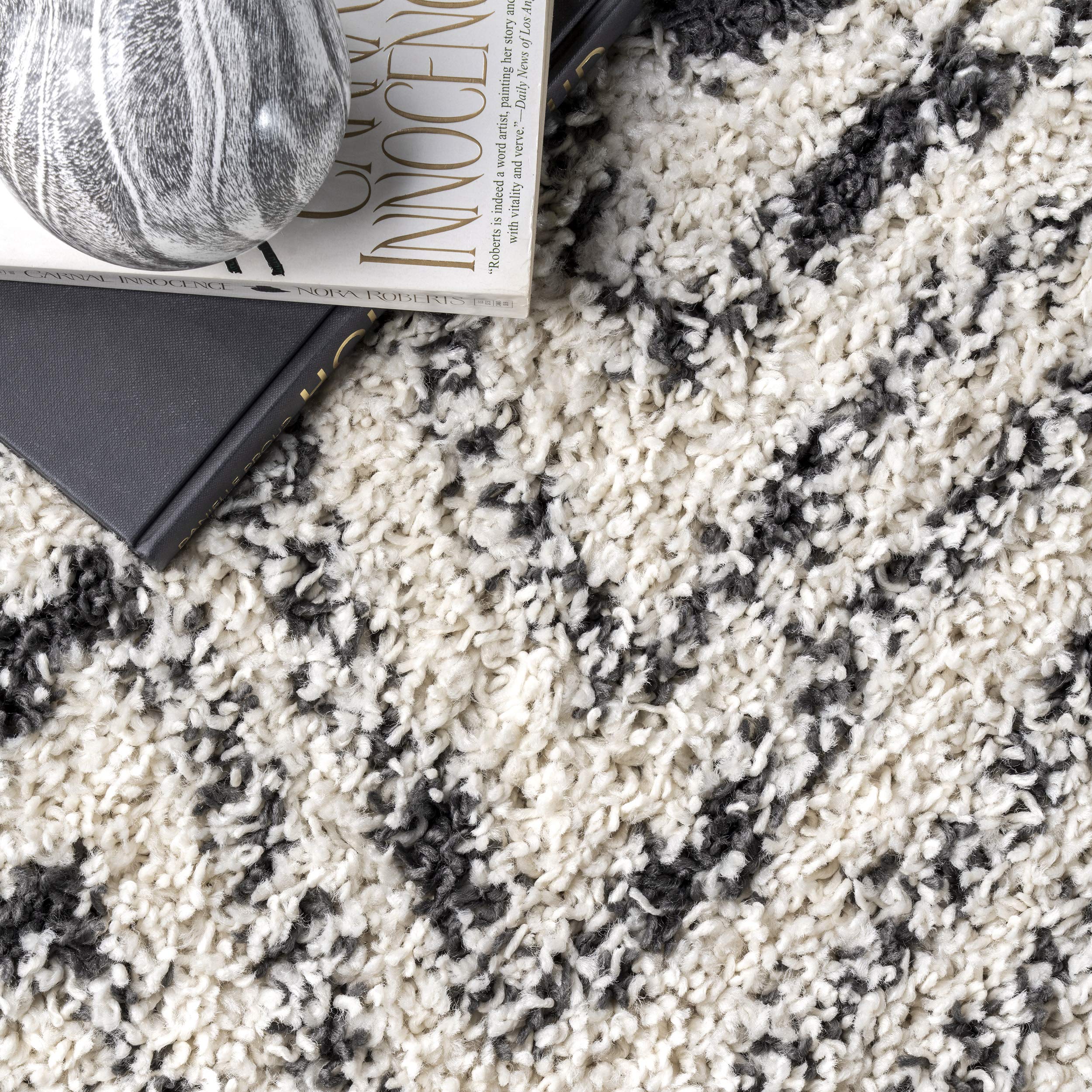 nuLOOM Amanda Moroccan Chevron Tassel Area Rug, 8x10, Off-white