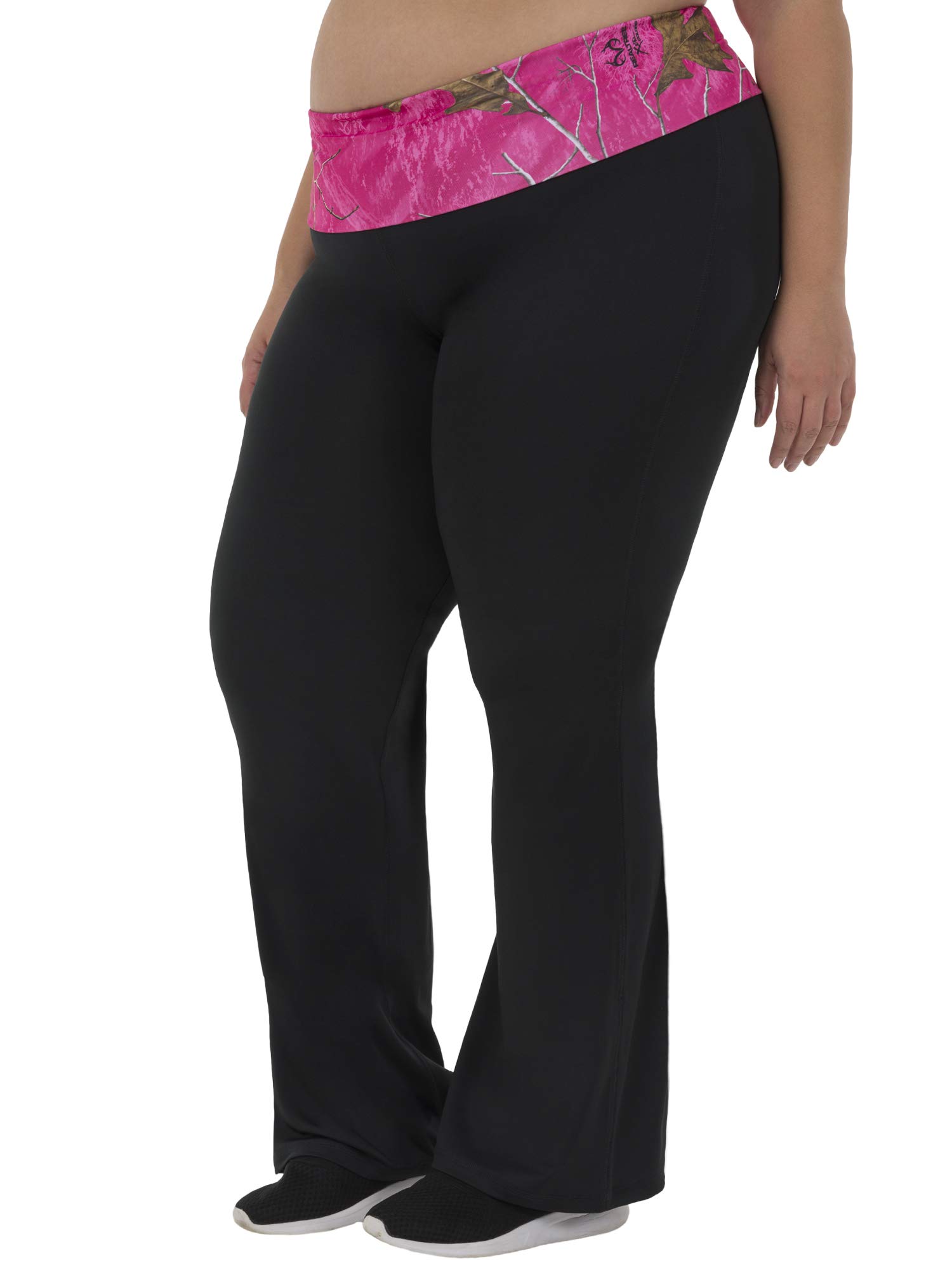 Realtree Women's Plus Size Yoga Pant, Black/Hot Pink Camo, 3X