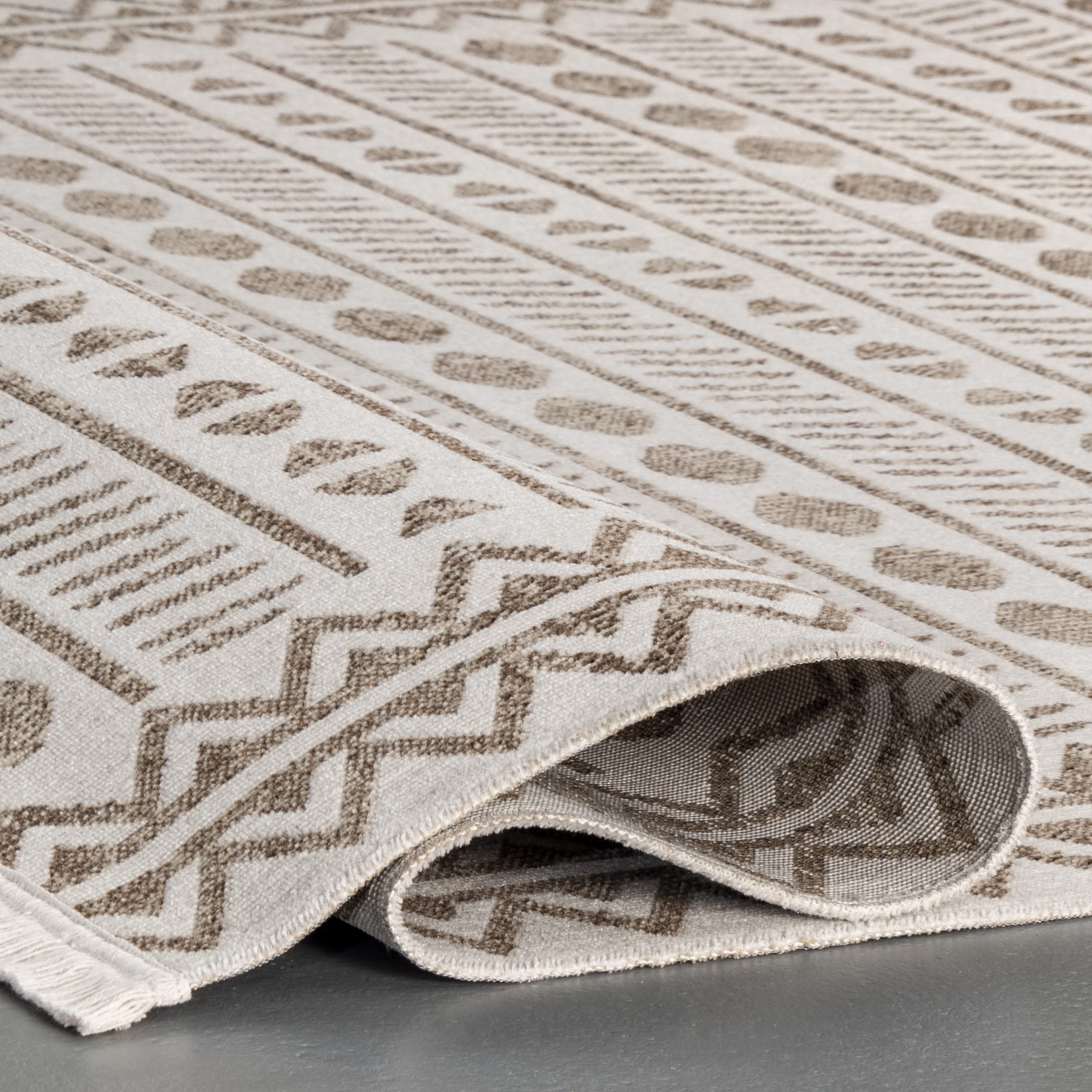 nuLOOM Outdoor Tribal Angie Area Rug, 7x9, Beige