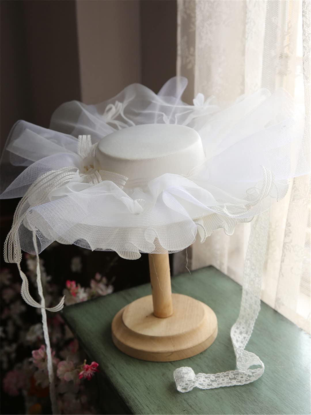 White Multilayer Gauze Wedding Hat Large Satin Bridal Hat Vintage Ribbon Charming Tiara Cocktail Church Hat Tiara White 45cm