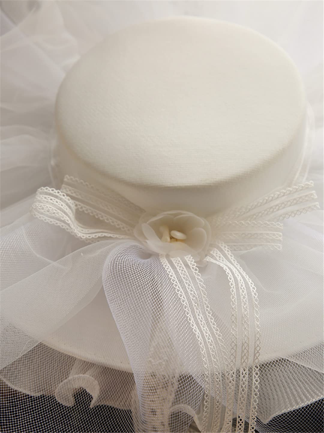 White Multilayer Gauze Wedding Hat Large Satin Bridal Hat Vintage Ribbon Charming Tiara Cocktail Church Hat Tiara White 45cm
