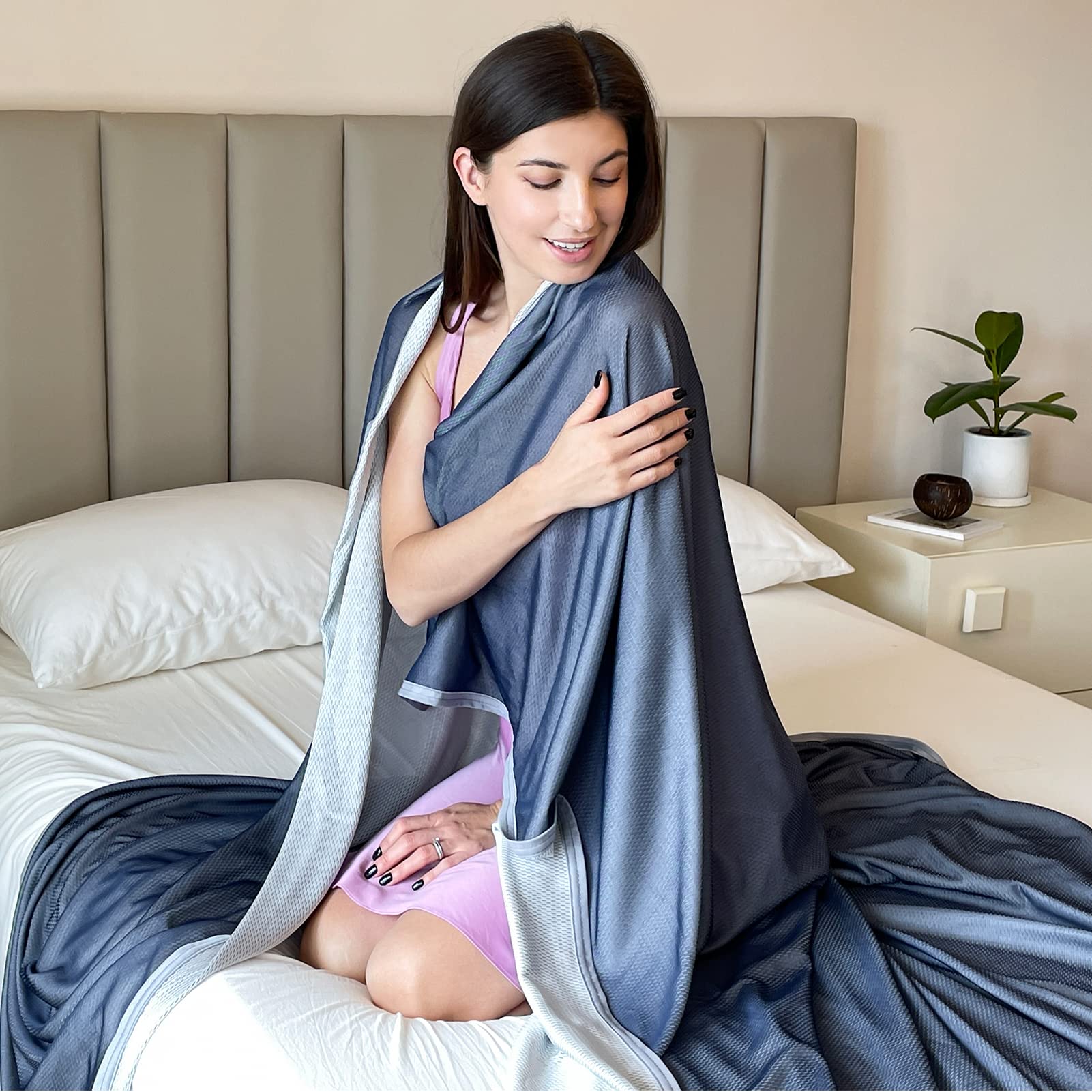 OMERAI Cooling Blanket for Hot Sleepers Breathable Cool Blanket Twin, Thin Summer Blanket Ultra Cooling Blankets for Night Sweats Soft Cooling Throw Blanket for Hot Flashes, 60"x80" Grey&Navy Blue