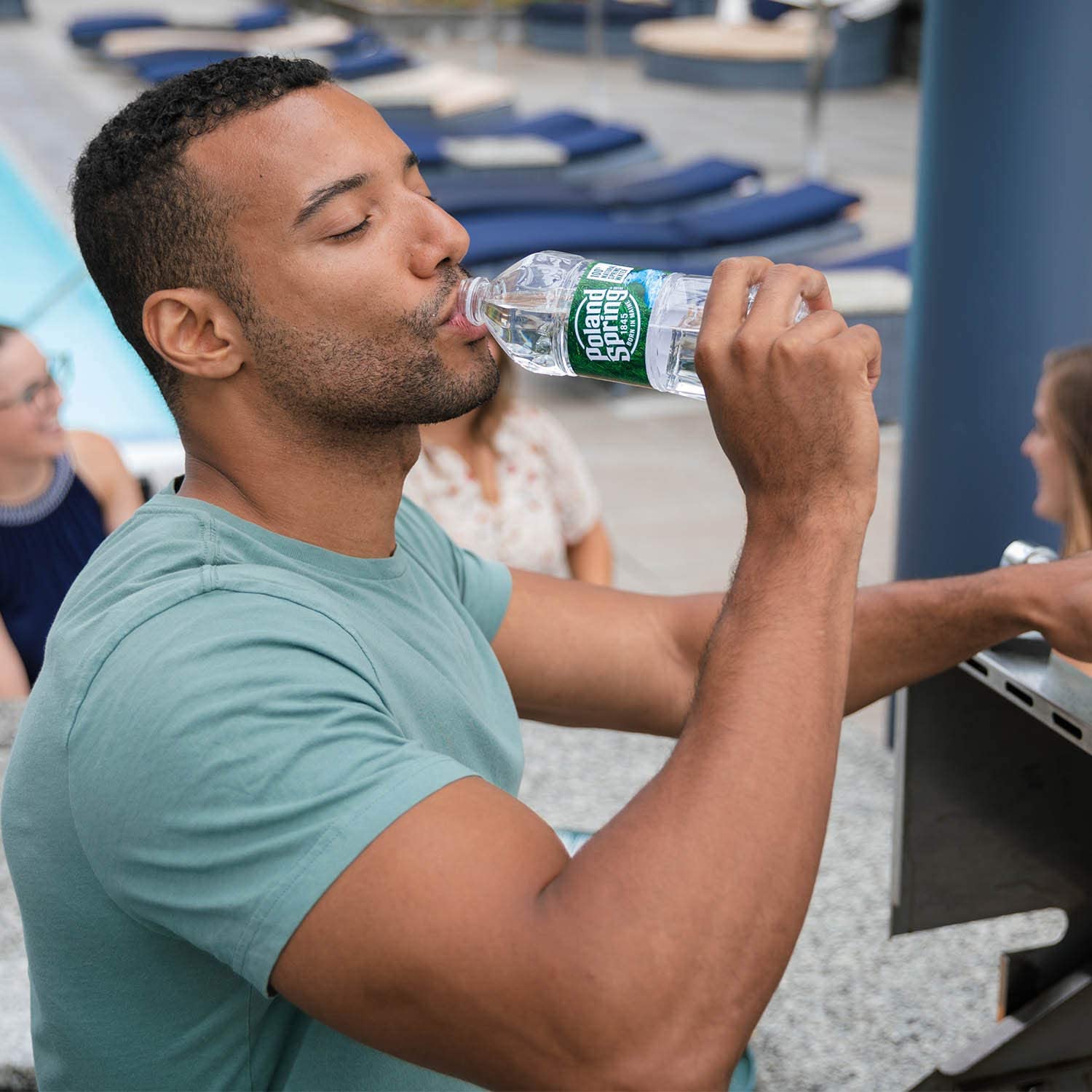 Poland Spring 100% Natural Spring Water, 16.9oz Bottle (Pack of 8) Total of 135.2 Fl Oz
