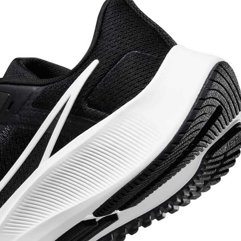 Nike Boy's Air Zoom Pegasus 38 (Little Kid/Big Kid) Black/White/Anthracite/Volt 6.5 Big Kid M