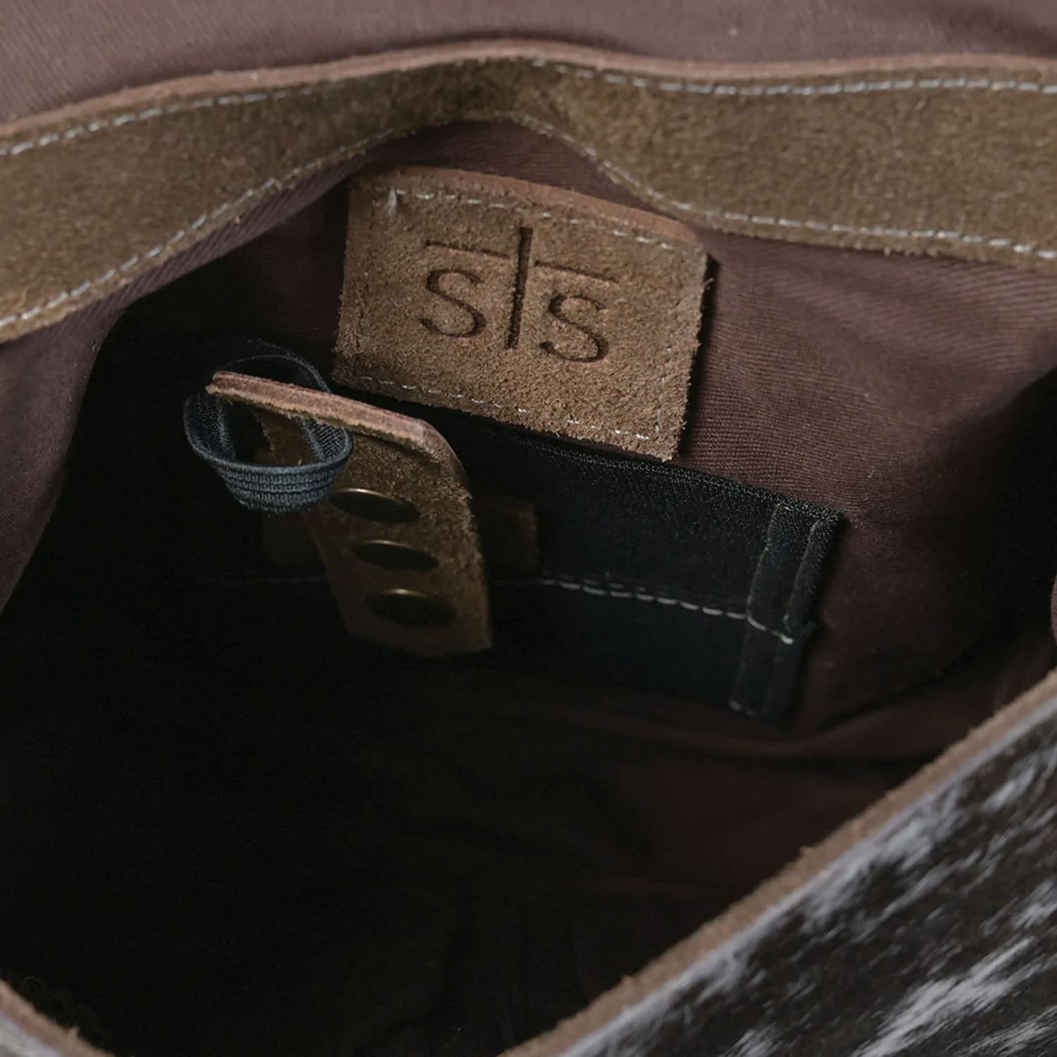 STS Ranchwear Women's Cowhide Saddle Tramp Dakota Crossbody Durable Bag with Adjustable & Removable Leather Strap, Brown Suede