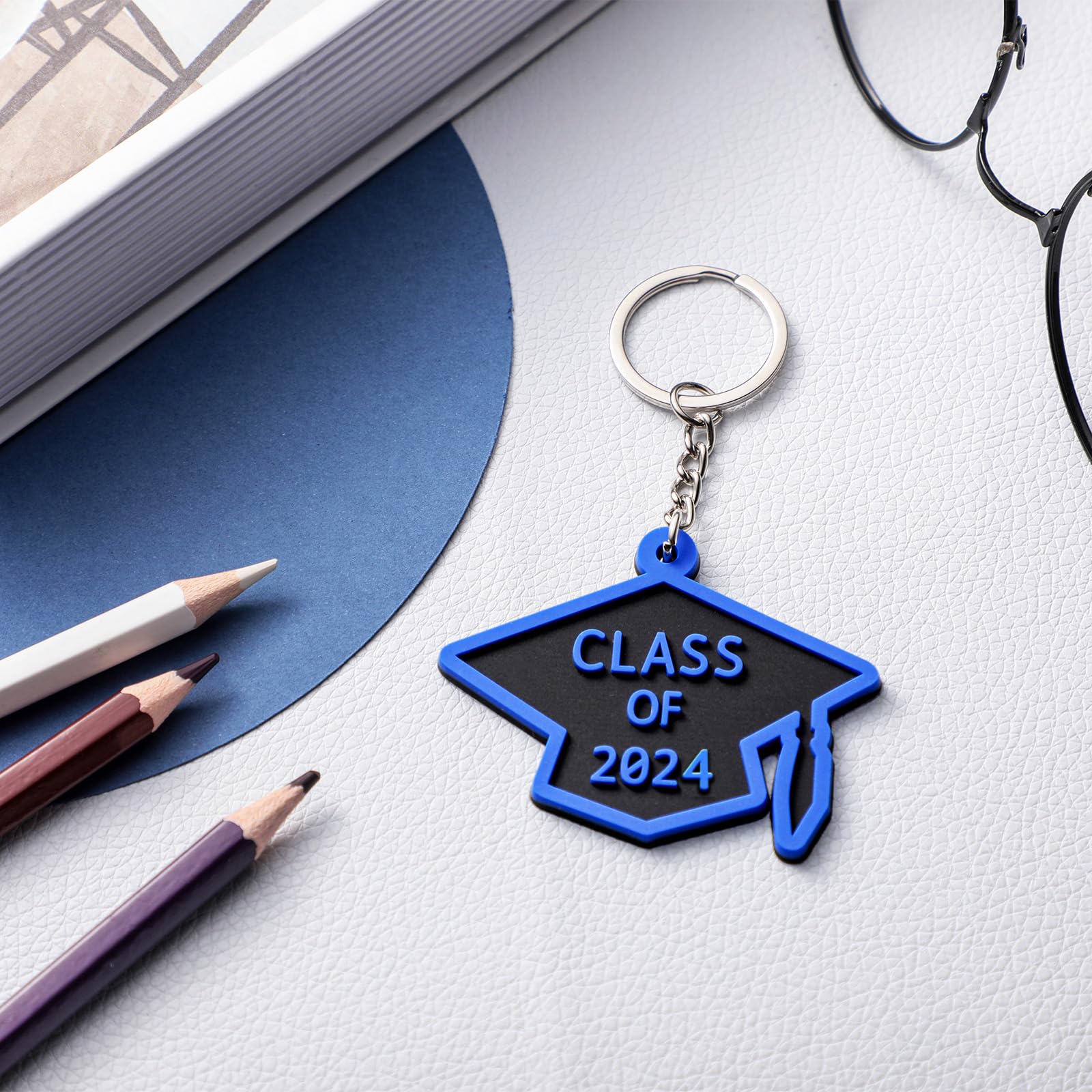 WILLBOND 20 Pieces Class of 2024 Graduation Keychains Rubber Key Chains Grad Cap(Gold and Black)