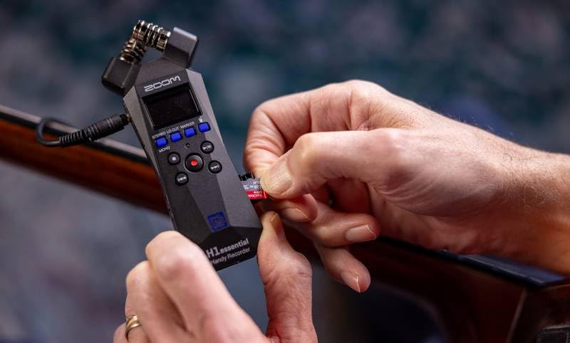 Zoom H1n-VP Handy Recorder Value Pack with Zoom HRM-7 Handy Recorder Mount, Sandisk 32GB microSD Card and StreamEye Polishing Cloth