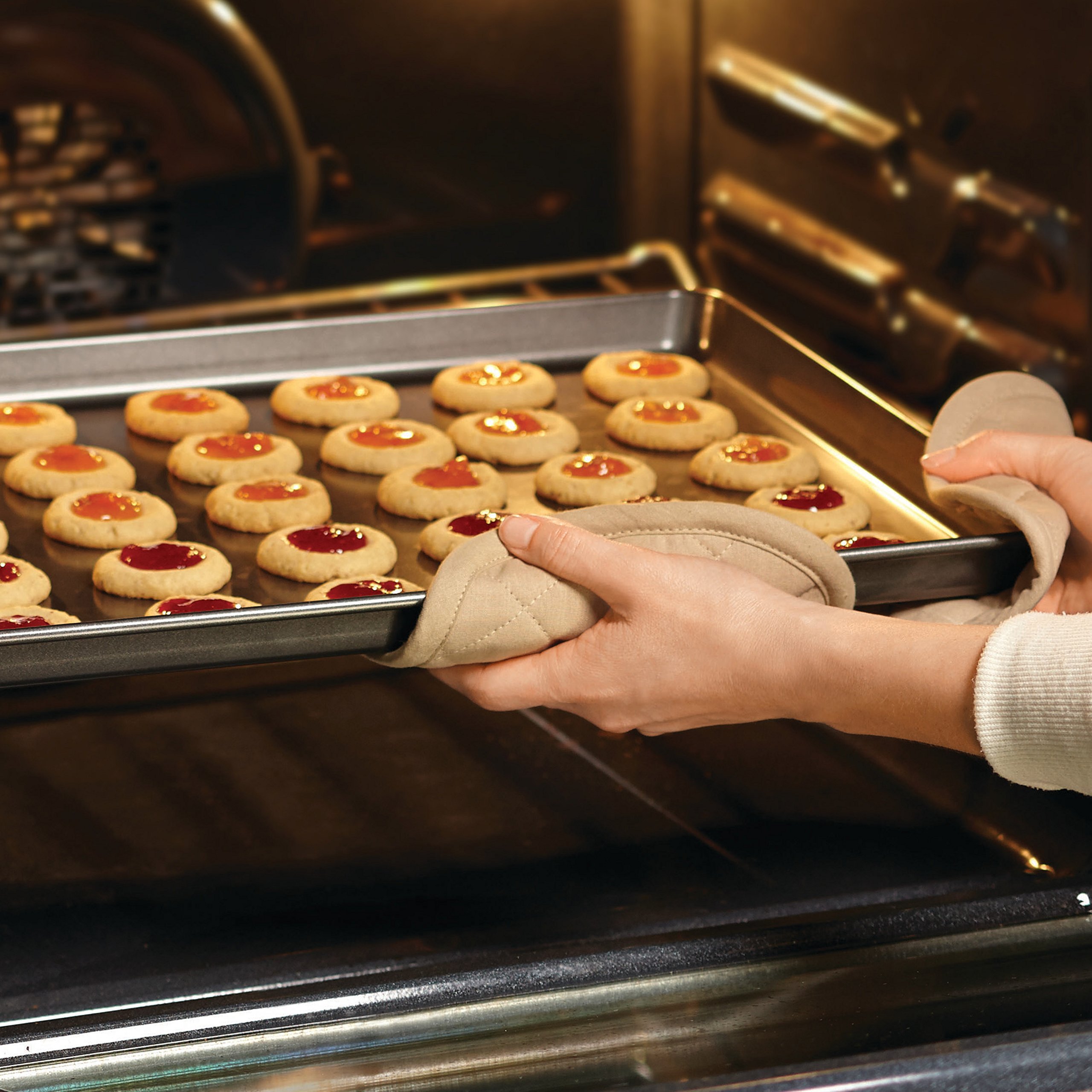 Wilton Perfect Results Premium Non-Stick Bakeware Cookie Pan Set, Whether Baking for a Kids Party, the Holidays or Family, These Baking Sheets have You Covered, 3-Piece