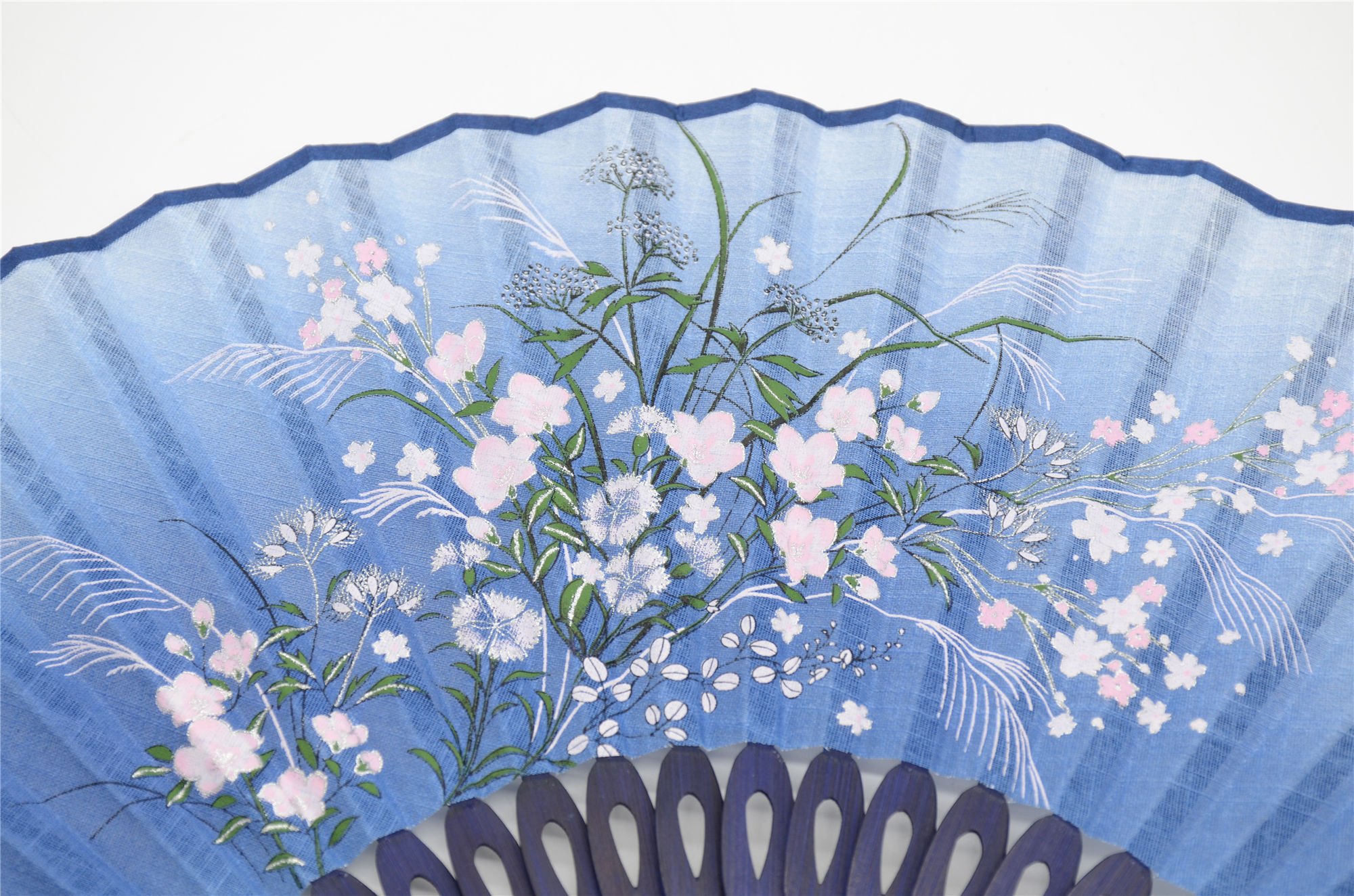 OMyTea® "Grassflowers 8.27"(21cm) Hand Held Folding Fans - With a Fabric Sleeve for Protection for Gifts - Chinese/Japanese Vintage Retro Style (Blue)