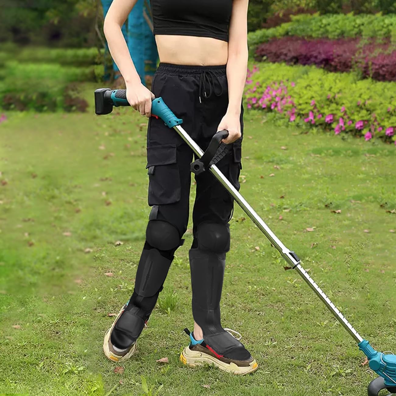 OLizeeĀ® 1 Pair Adjustable Trimmer Gaiters Mowing Shin Guards Gardening Knee Pads Chainsaw Shin Guards Weed Eating Leg Protectors for Outdoor Activities Black