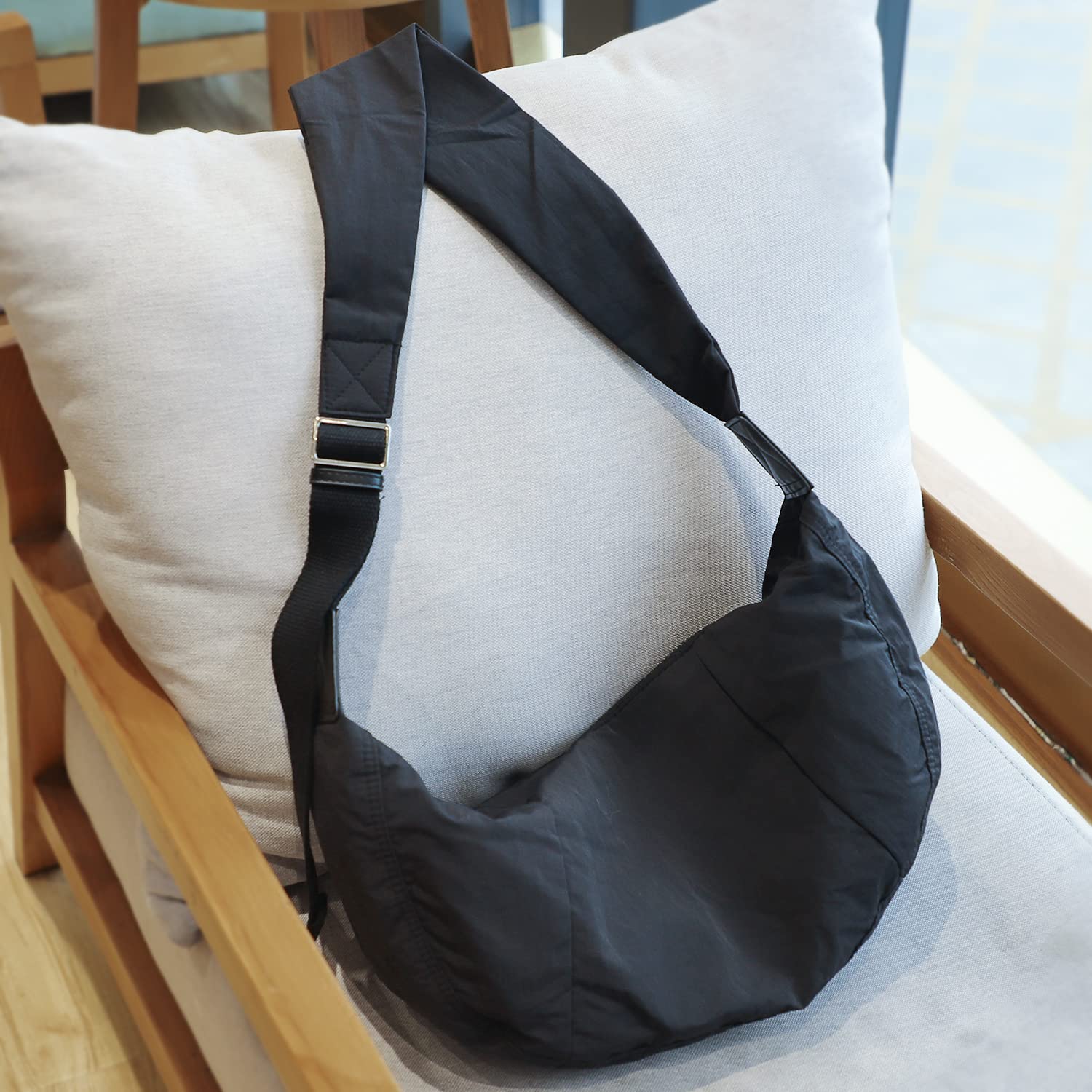 Yrarbil Large Nylon Crescent Crossbody Bag, Casual Hobo Bag Shoulder Bag for Women Men Adjustable Strap Shoulder Bag(Black)