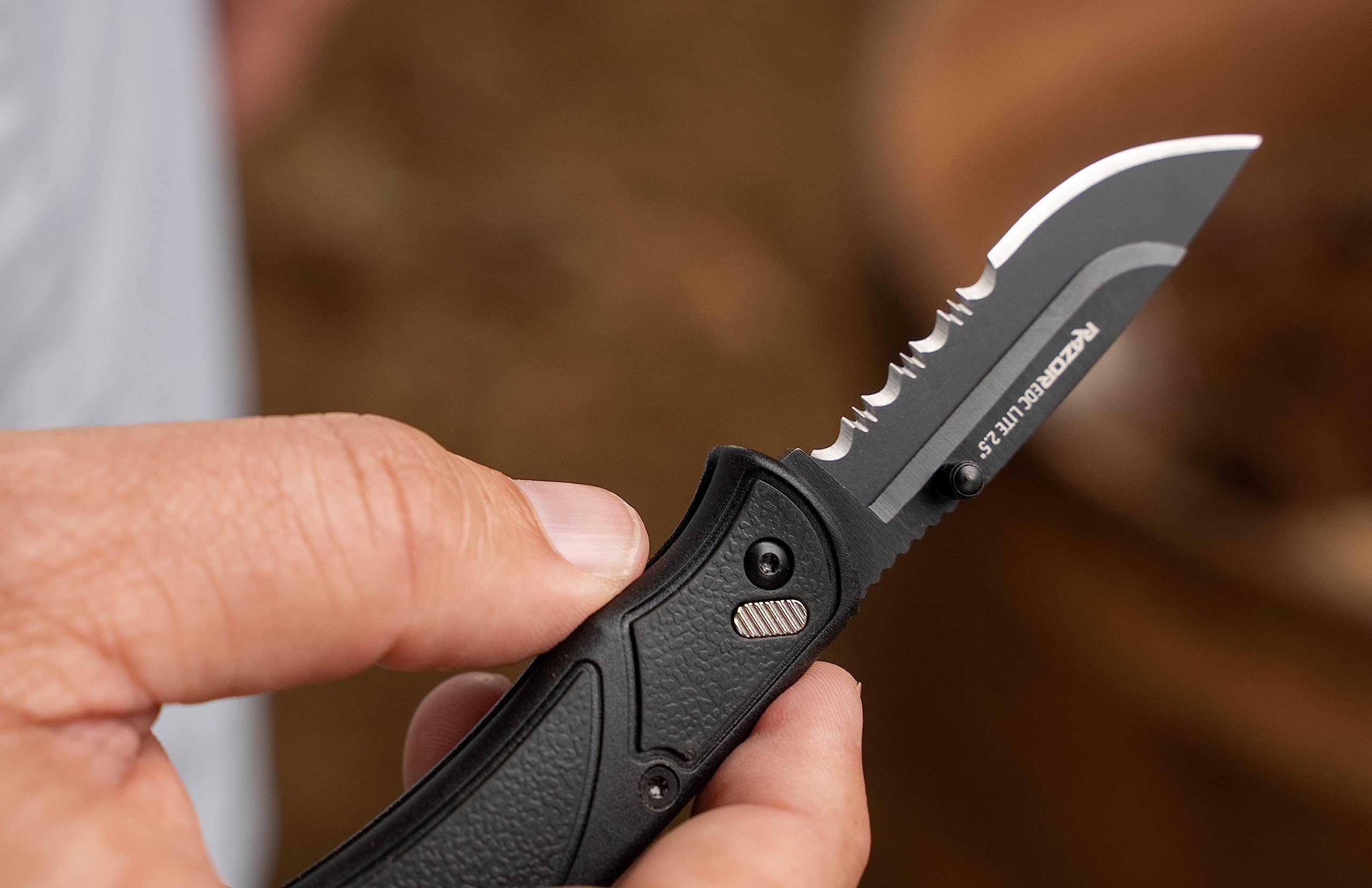 OUTDOOR EDGE Razor EDC Lite Folding Pocket Knife with Clip | Compact 2.5β Replaceable Blade Knife with RazorSafe Blades | Perfect Small Knife for Men, Women, Work & Camping (Green, 2 Black Blades)