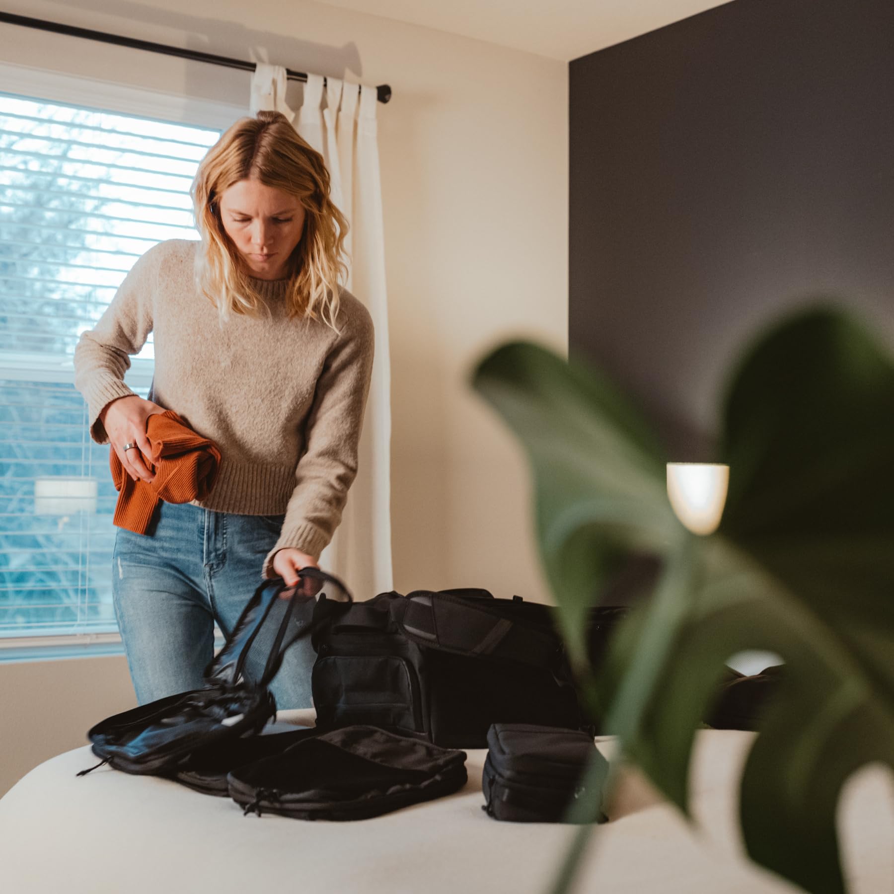 NOMATIC Packing Cubes - Light Packing Cubes for Travel - Black Travel Bag Organizers - Medium V2