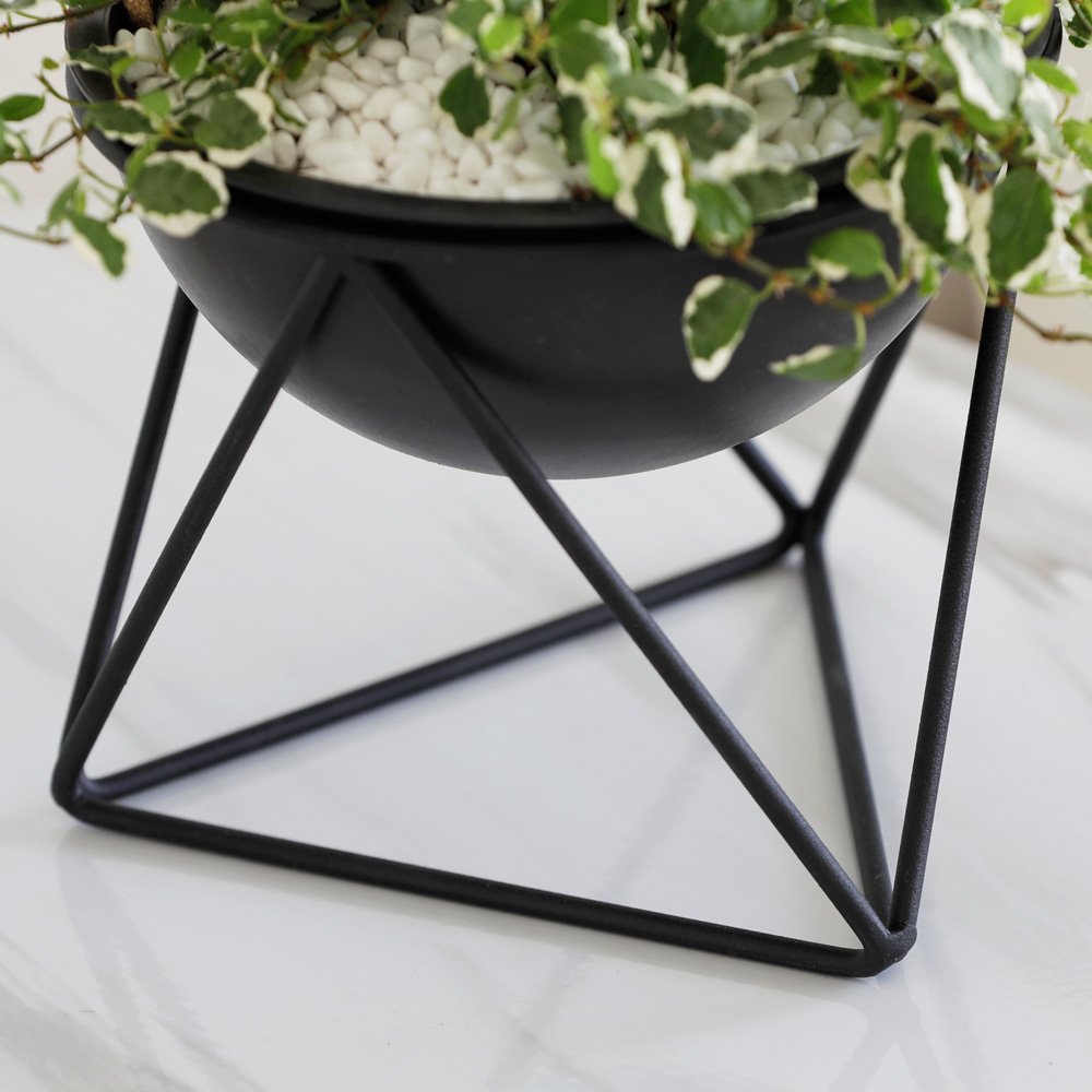 Roomnhome Mono Plant pot stander with Iron Frame and Plastic Pot Holder(D-type/5"/Black)