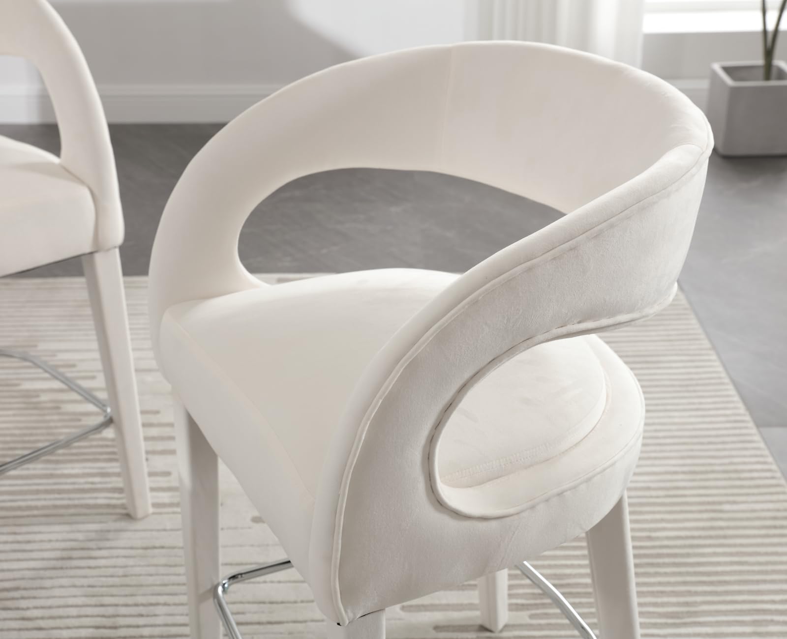 Shunzhi Modern Velvet Counter Height Bar Stools Set of 2 Upholstered Barstools with Barrel Back/Footrest, 26 inch Counter Stools Comfy Kitchen Island Stools Bar Chairs for Home Bar/Pub, Cream