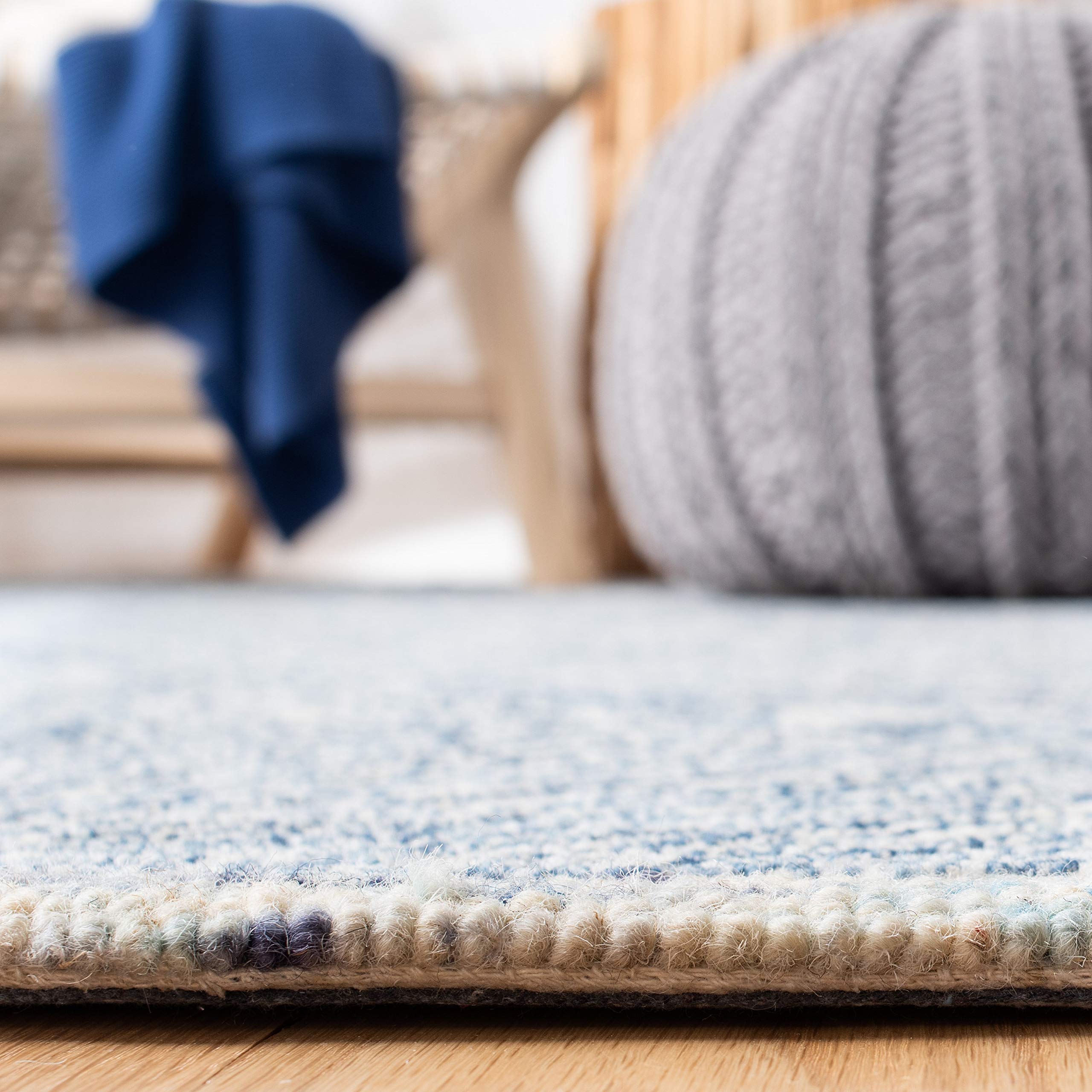 SAFAVIEH Capri Collection Area Rug - 9' x 12', Ivory & Blue, Handmade Wool, Ideal for High Traffic Areas in Living Room, Bedroom (CPR207A)
