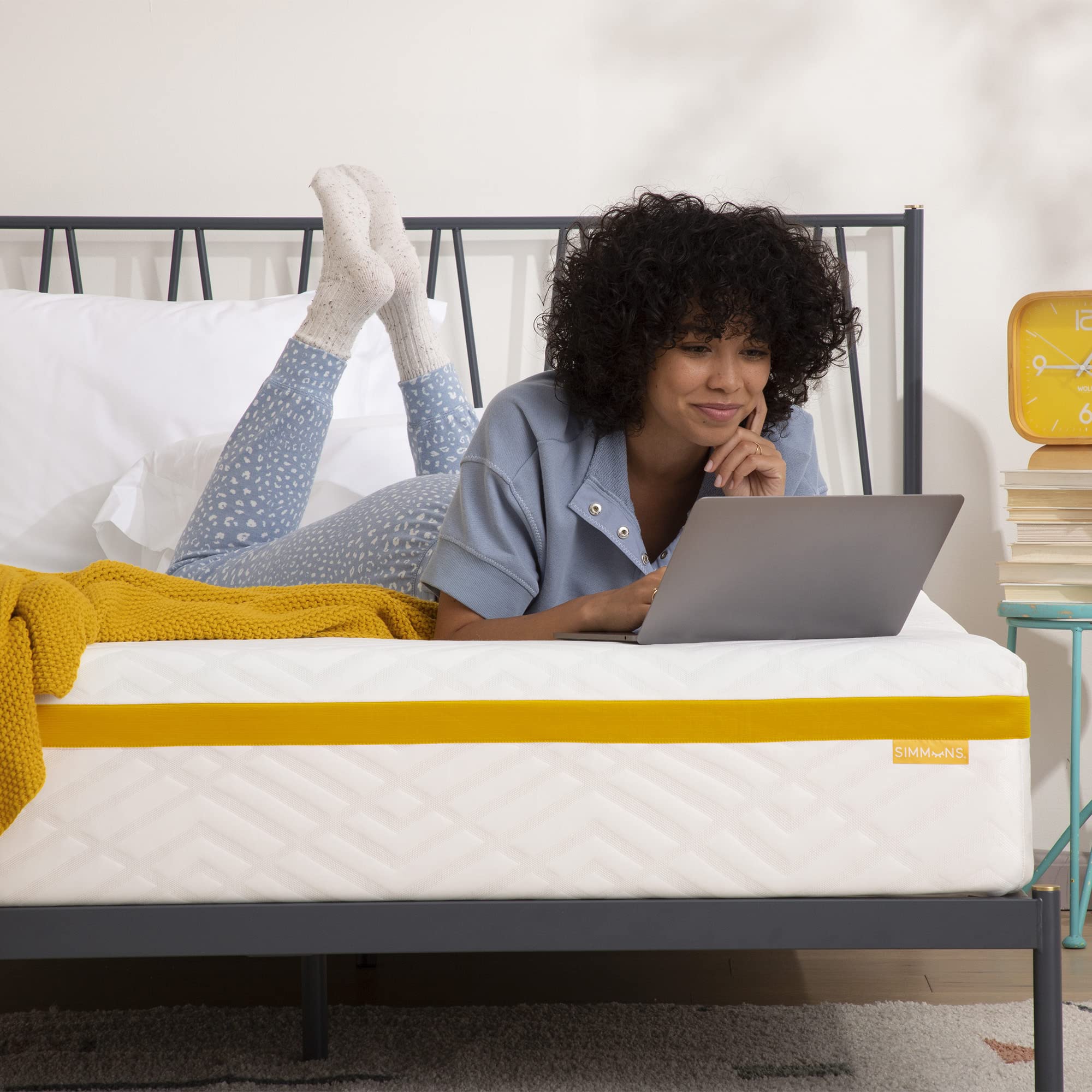 Simmons - Gel Memory Foam Mattress - 10 Inch, Twin Size, Medium Feel, Motion Isolating, Moisture Wicking Cover, CertiPur-US Certified, 100-Night Trial