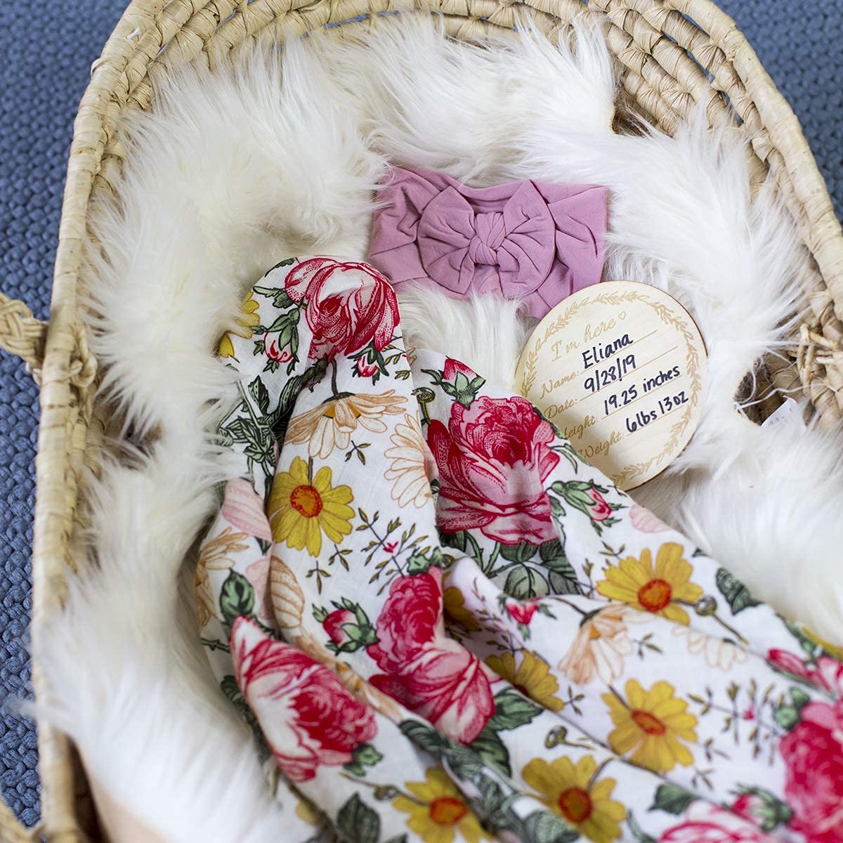 Personalized Wood Birth Announcement Card Round for Newborn Photo Props|Wooden Infant Arrival Disc|Baby I'm Here