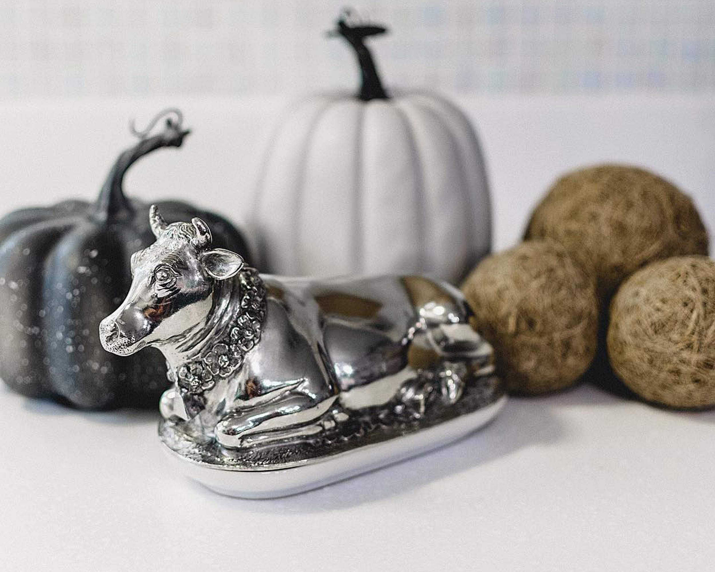 Vagabond House Pewter Metal Mabel the Cow Covered Butter Cream Cheese Dish Container Keeper Heirloom Quality with Stoneware Tray Base 8.5 inch Long