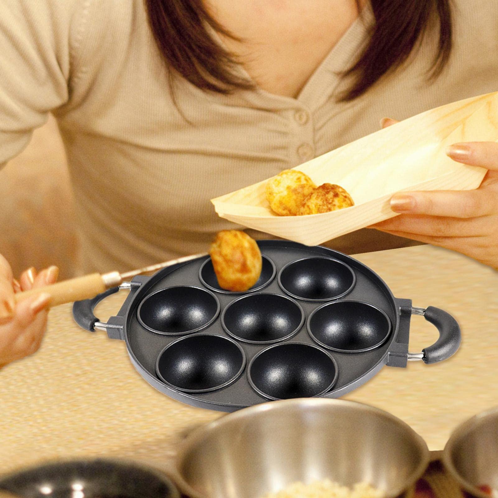 Shakven Cast Iron Biscuit Pan - Cake Pan with Handles, Pre-Seasoned Baking Set 7 Cake Baking Tray - Cake Pan for Scones, Cornbread, Muffins, Cup Cakes and Brownies