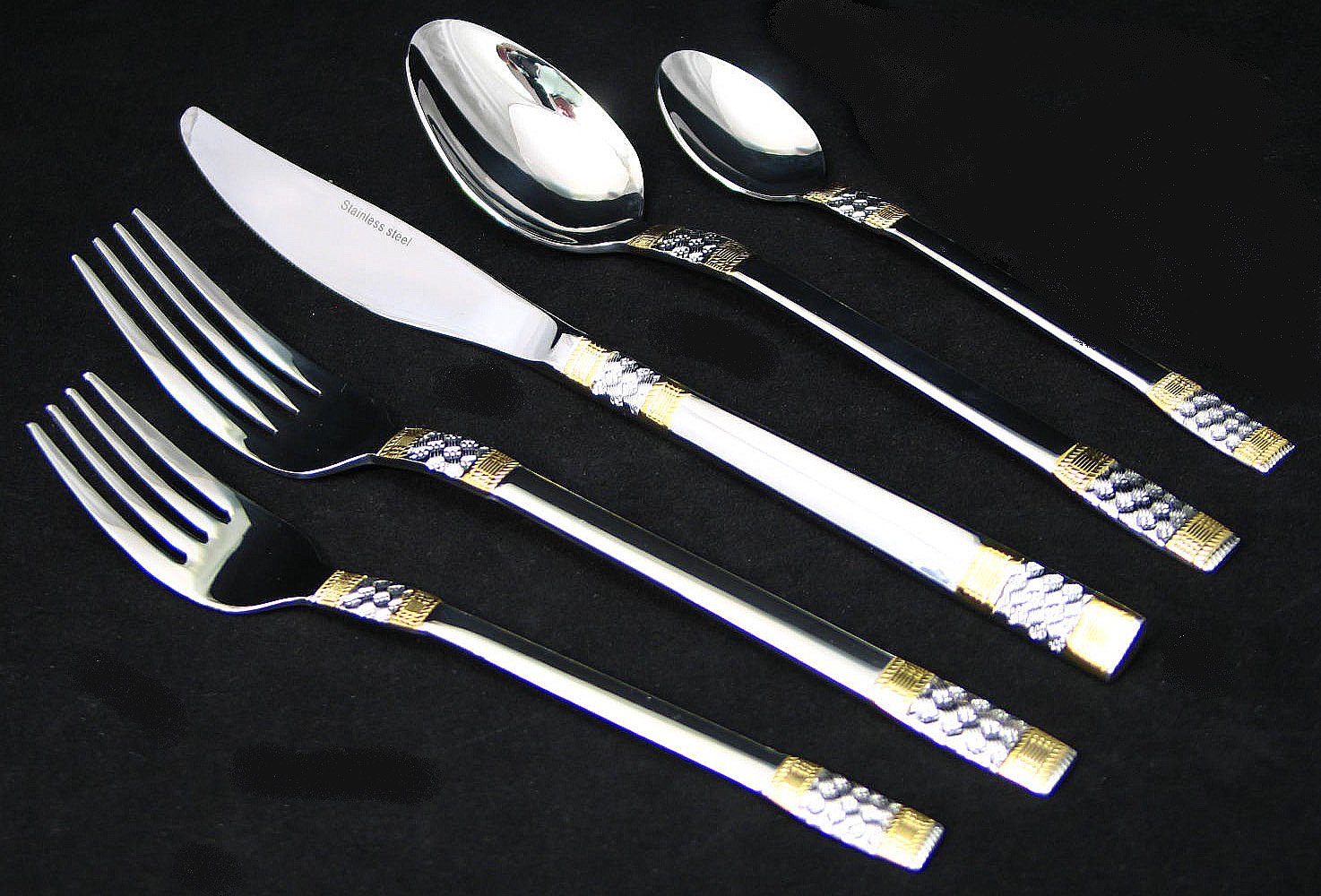 Venezia Collection "Milano" 20-Pc. Gold Flatware Set Service for 4, 18/10 Stainless Steel Silverware Cutlery, 24K Gold Trim