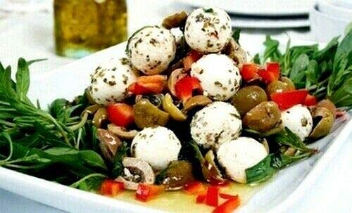 Plain Pickled Labneh Balls (Dry Yogurt) in Oil 20.oz/575 gm.