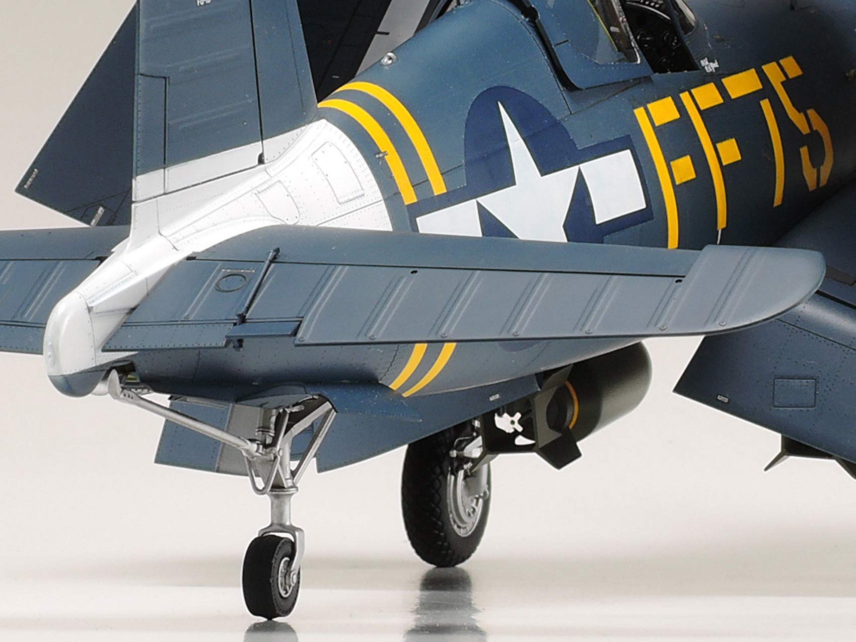 TAMIYA 60327 1/32 Vought F4U-1D Corsair Plastic Model Airplane Kit for 168 months to 1200 months