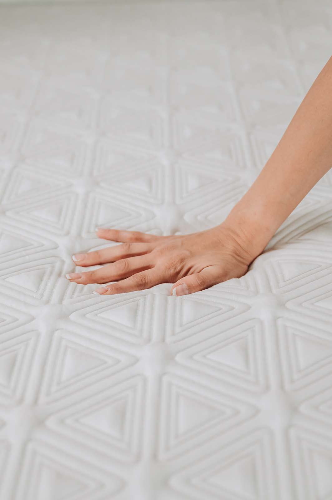 OTRIEK Queen Mattress, 8" Sleep Gel Memory Foam Mattress in a Box for Cool Sleep & Pressure Relief, Medium Firm Feel for Motion Isolation, CertiPUR-US Certified (Queen)