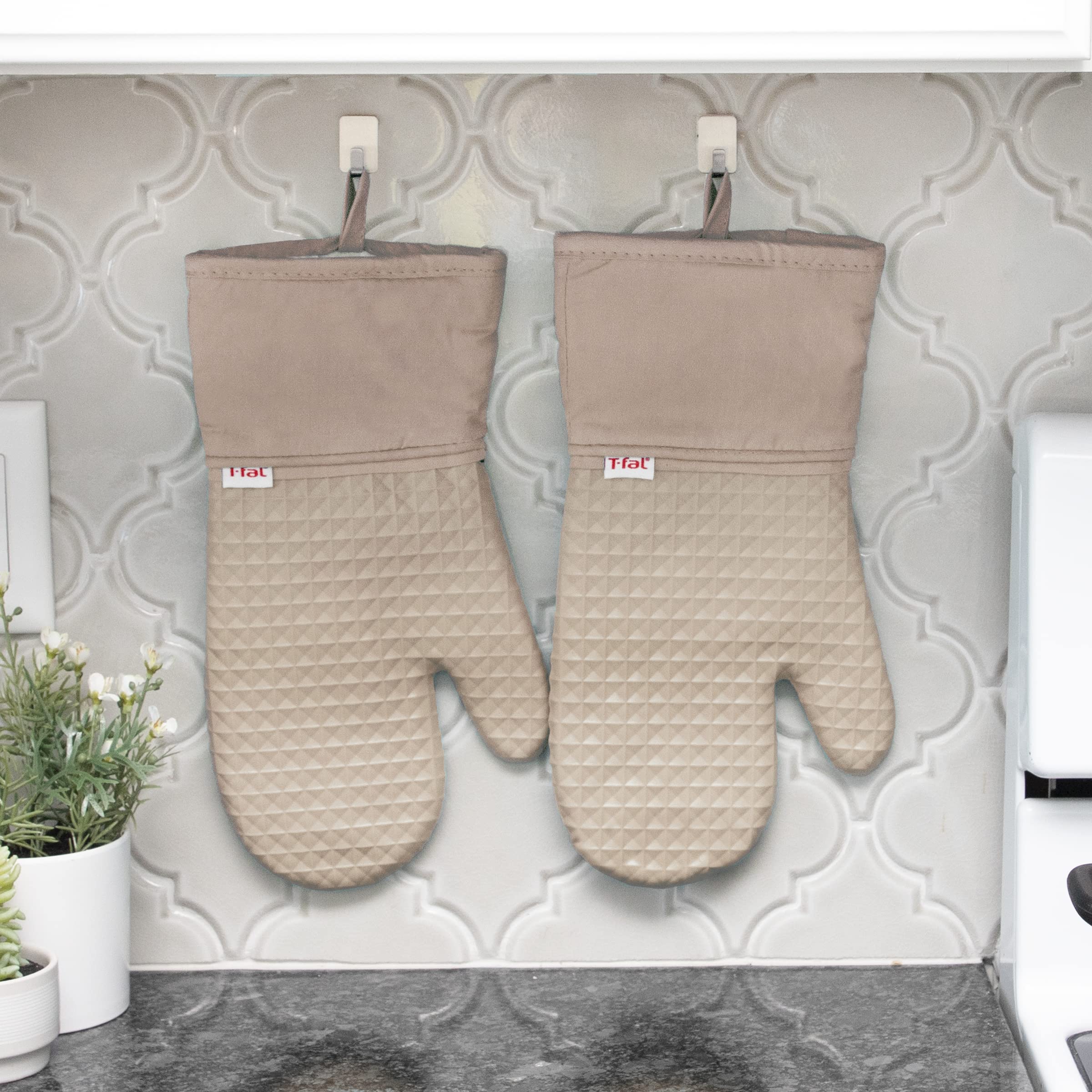 T-fal Textiles Waffle Silicone Oven Mitt Set, Softflex,Non-Slip Grip, Heat Resistant, 13-inches x 7-inches, 2 Pack, Sand