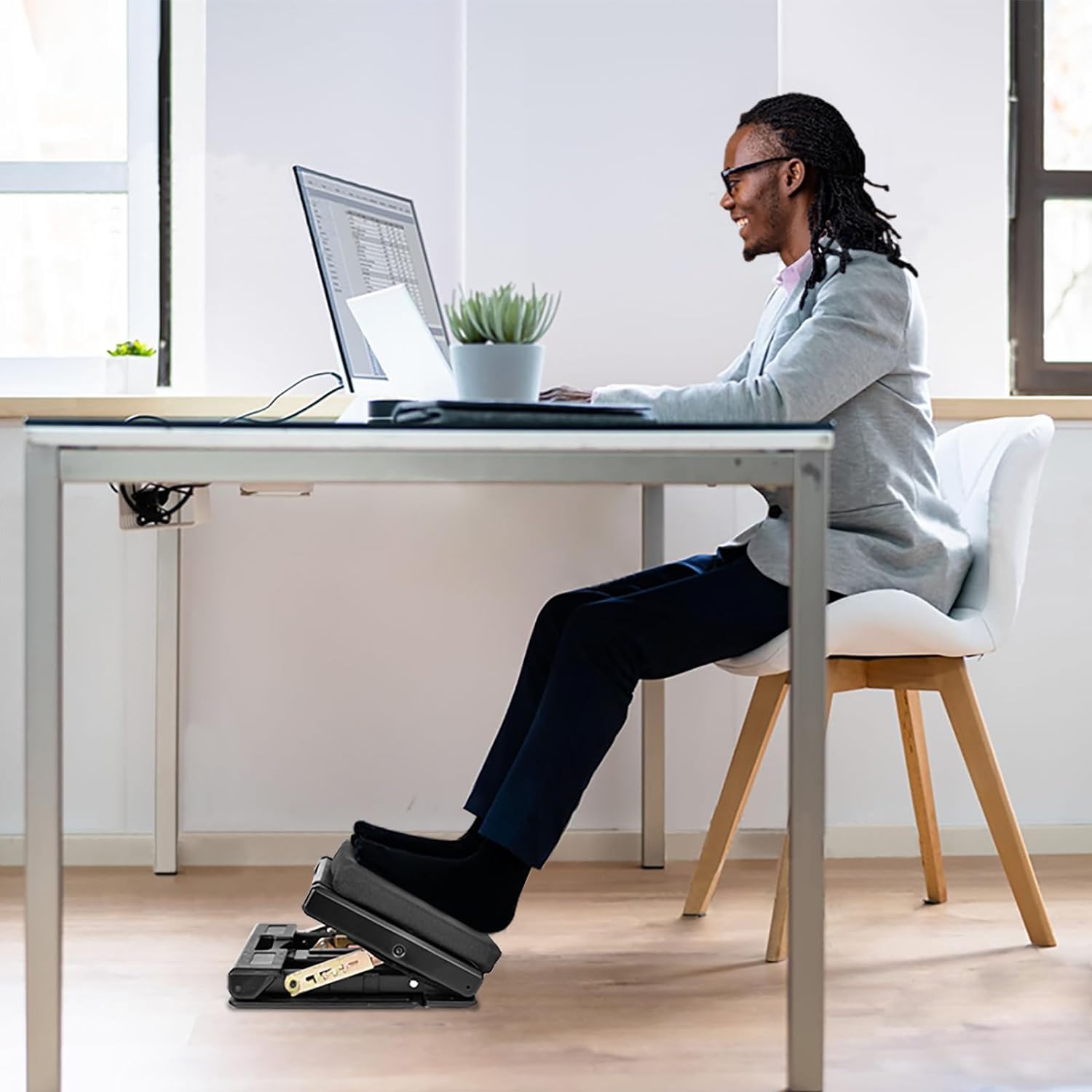 Scalebeard Foot Rest Under Desk for Office Use,Adjustable Footrest with Removable Foam Cushion-Washable Cover,Under Desk Footrest with 4-Level Height and Angle Adjustment for Home Office(Grey)