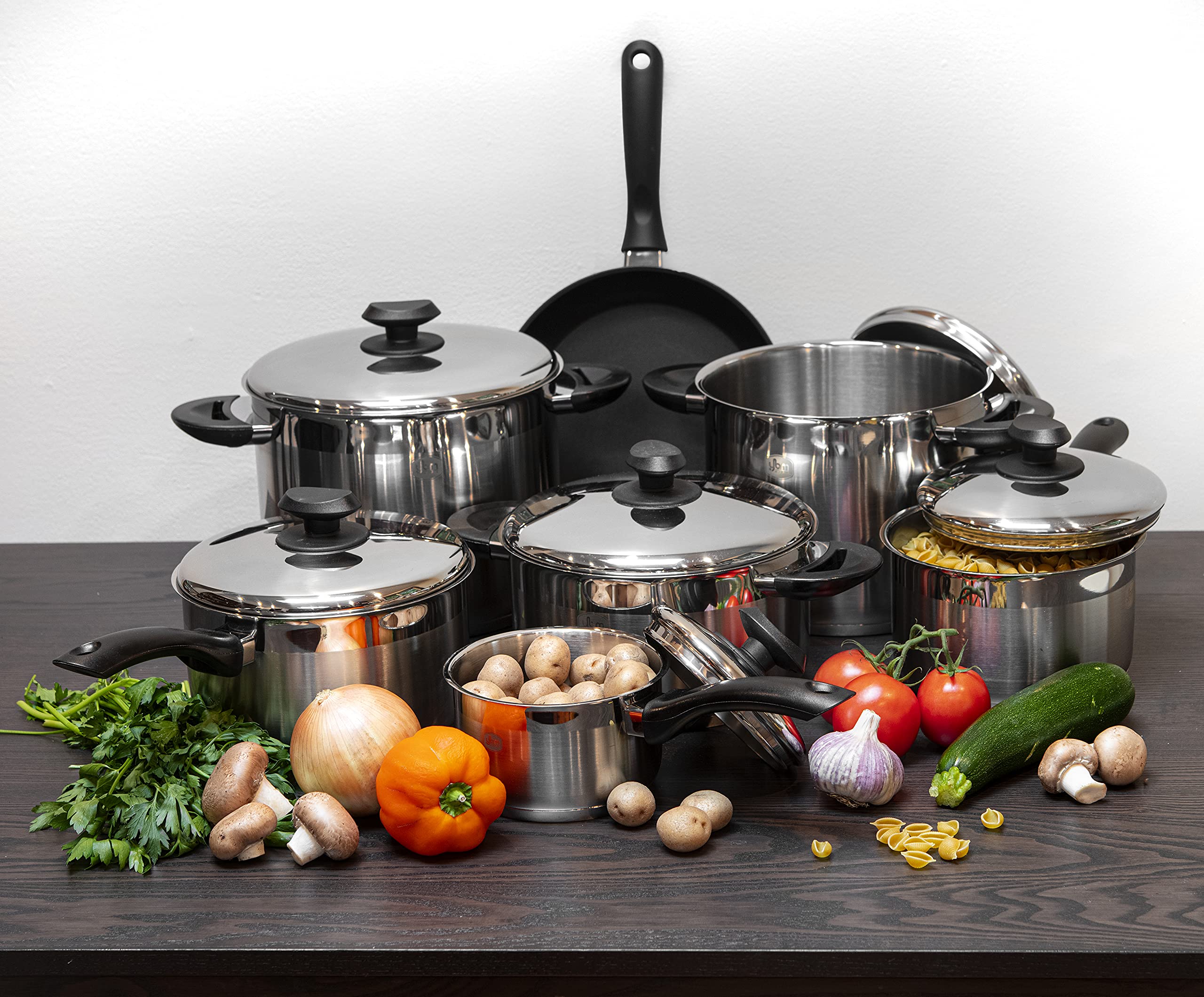 YBM Home Professional Chef’s 18/10 Stainless Steel Sauce Pot Covered Tri-Ply Capsule Base With Bakelite Handle, Terrific Mirror Silver, Induction Compatible - Black