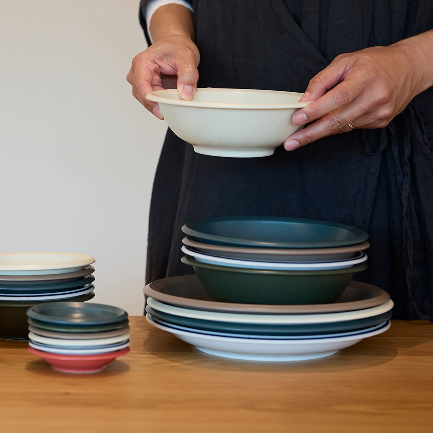 TAMAKI Air Stack T-954119 Curry & Pasta, Mocha, Diameter 8.7 x Height 1.6 inches (22 x 4 cm), Microwave & Dishwasher Safe