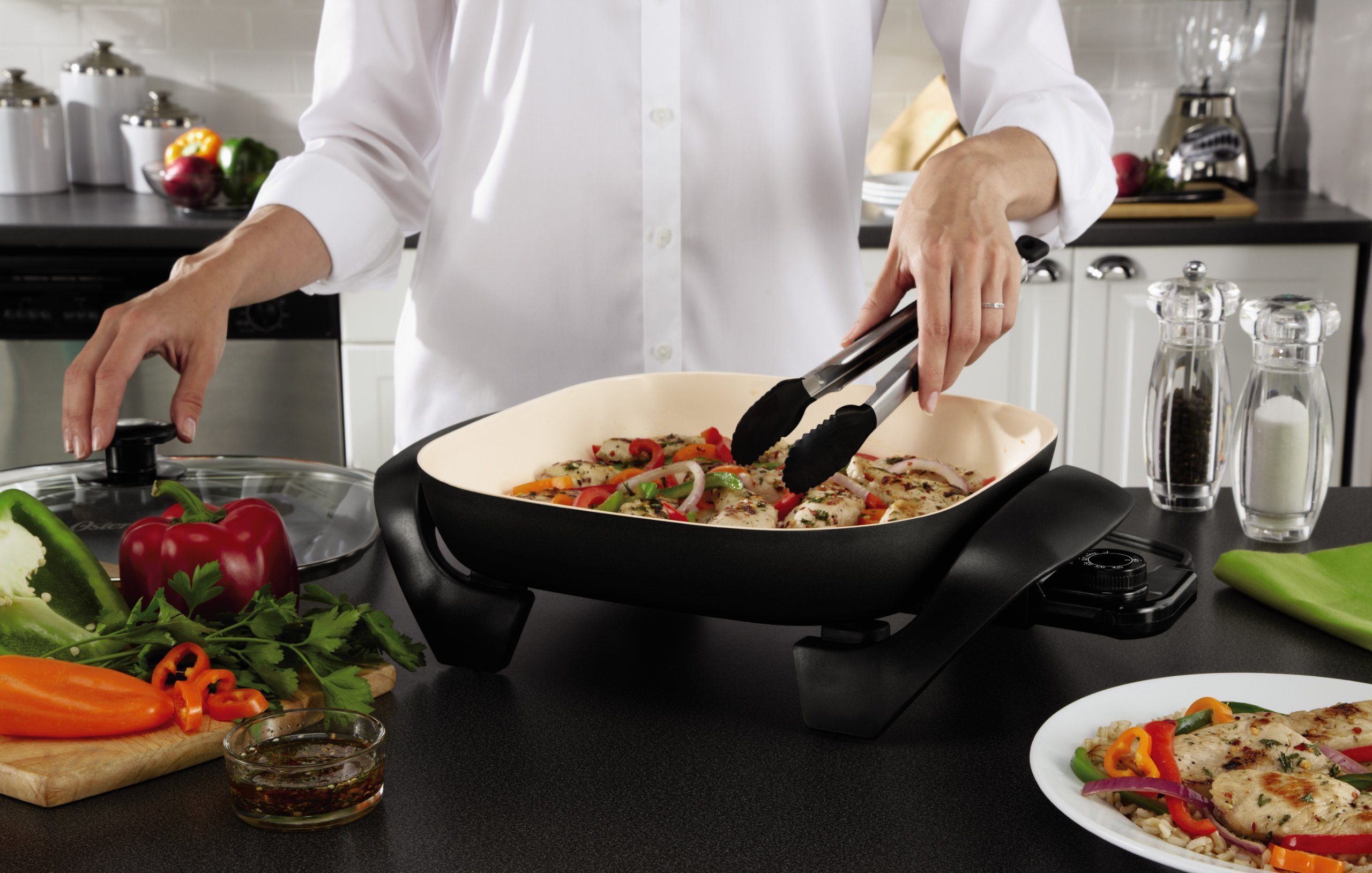 Oster DuraCeramic Electric Skillet CKSTSKFM12W-ECO, 12-Inch, Black/Creme