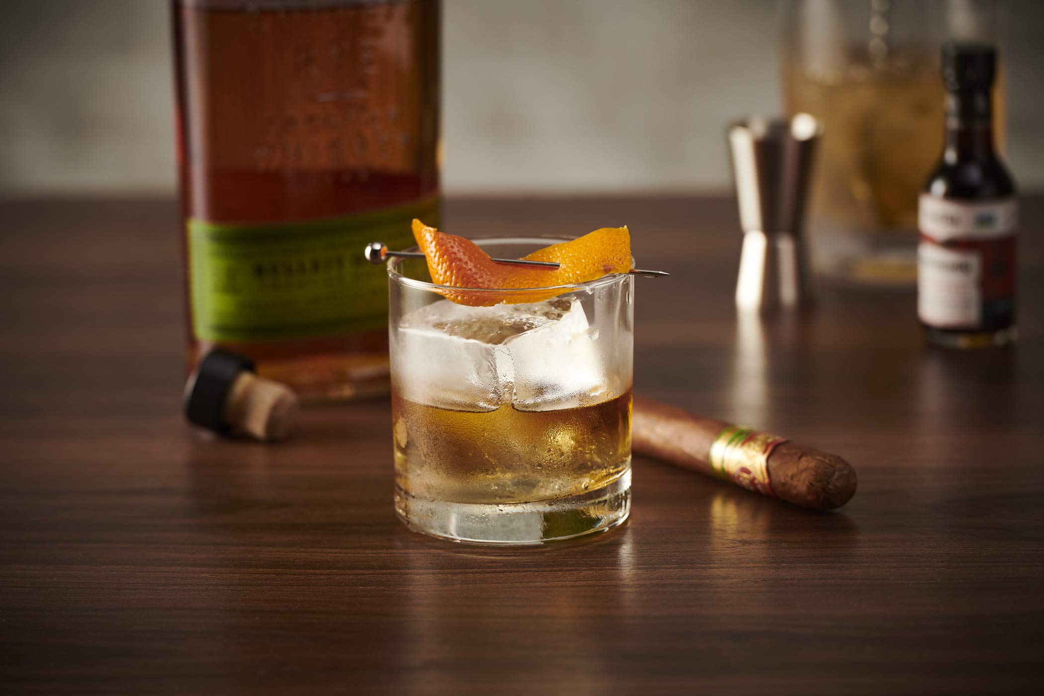 Whiskey Cocktail Kit: Rocks Drinking Glass Set, 750ml Crystal Mixing Glass, Ice Cube Mold, Stainless Bar Spoon Muddler, Strainer, Jigger, Garnish Picks, Bitters, Recipes Cards for Old Fashioned & More