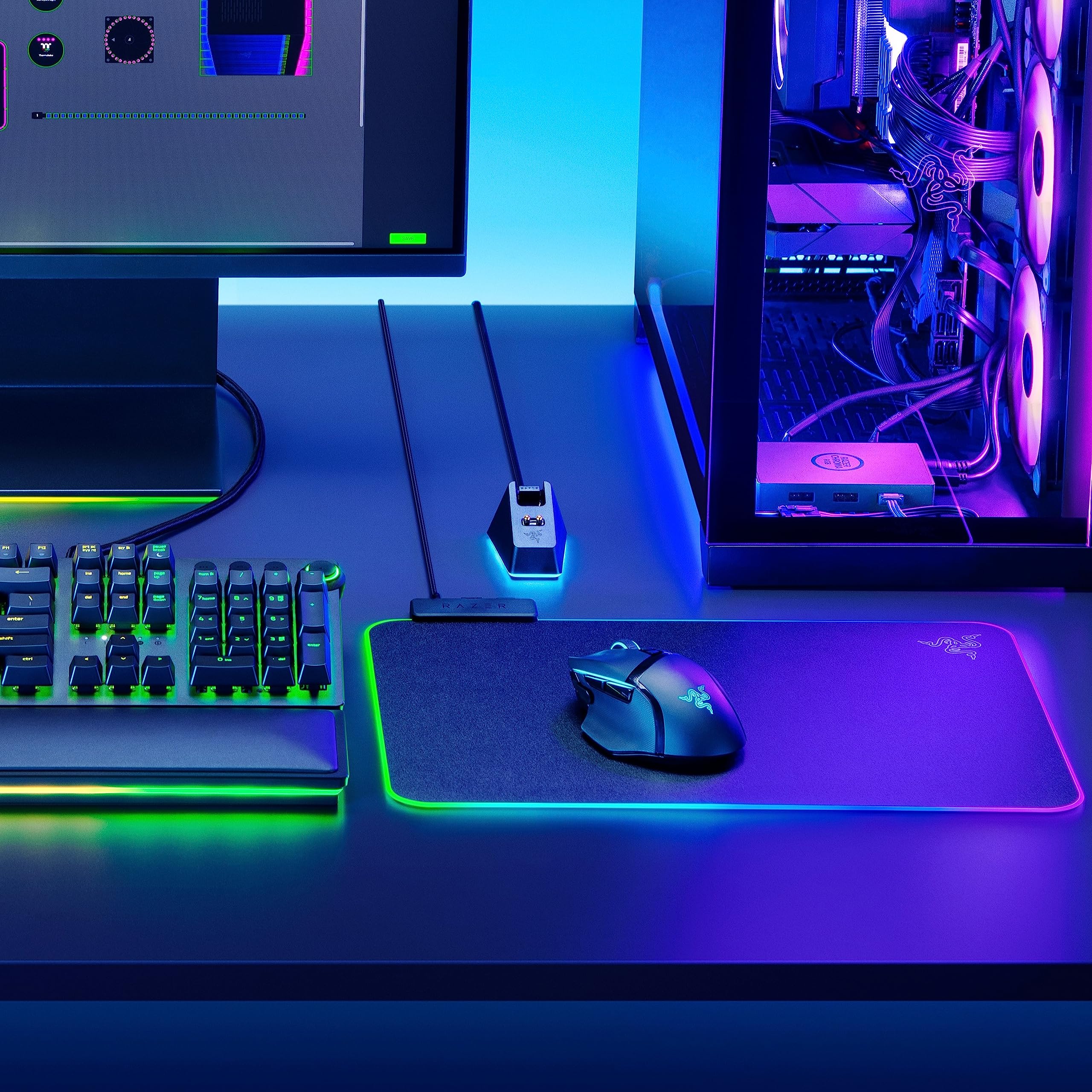 Razer Mouse Charging Dock Chroma: Magnetic Dock with Charge Status RGB Lighting - Anti-Slip Gecko Feet - Powered by Razer Chroma - Classic Black