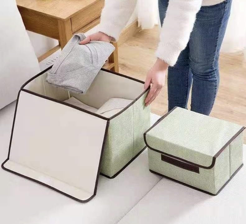 Storage bin Amazing storage bins with lid. (come in a set of 4 large storage bin with lid and 2 small storage bins) This storage bins have lids and handles for easy use.