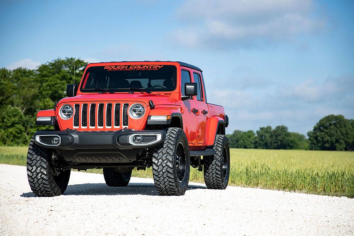 Rough Country 3.5" Lift Kit w/N3 Shocks for 20-24 Jeep Gladiator JT 4WD - 63730
