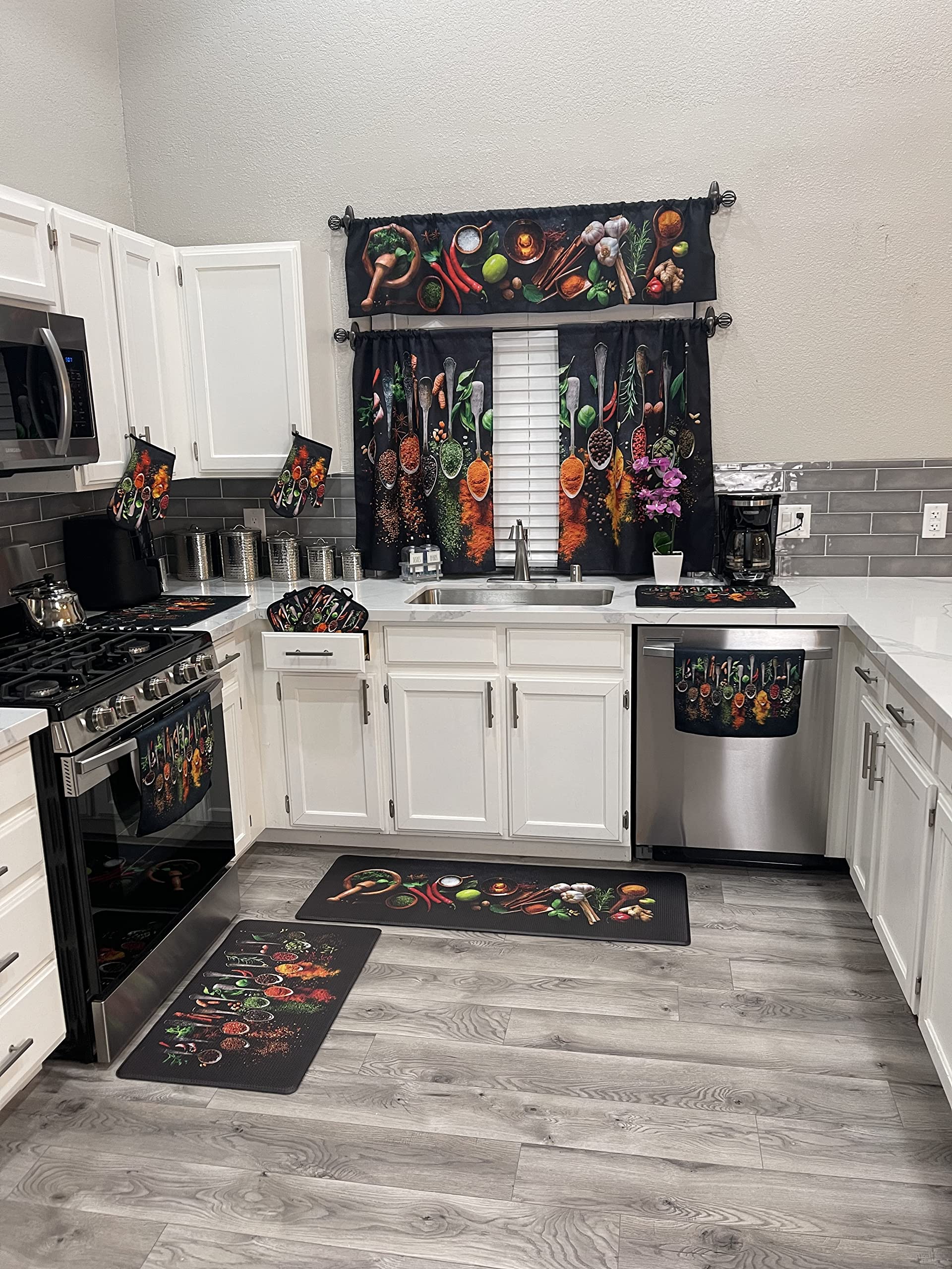UpNUpCo Artistic Colorful Oven Mitts - Unique & Cute - Soft & Safety - Quilted & Padded - Heat Resistant - Beautiful Kitchen Gloves - Chef Gloves - Spicy Oven Mitt 2 Pieces - 7" x 10" x 1"