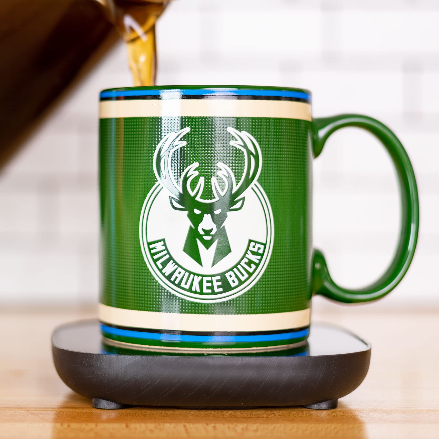Uncanny Brands NBA Milwaukee Bucks Logo Mug Warmer with Mug β Keeps Your Favorite Beverage Warm - Auto Shut On/Off