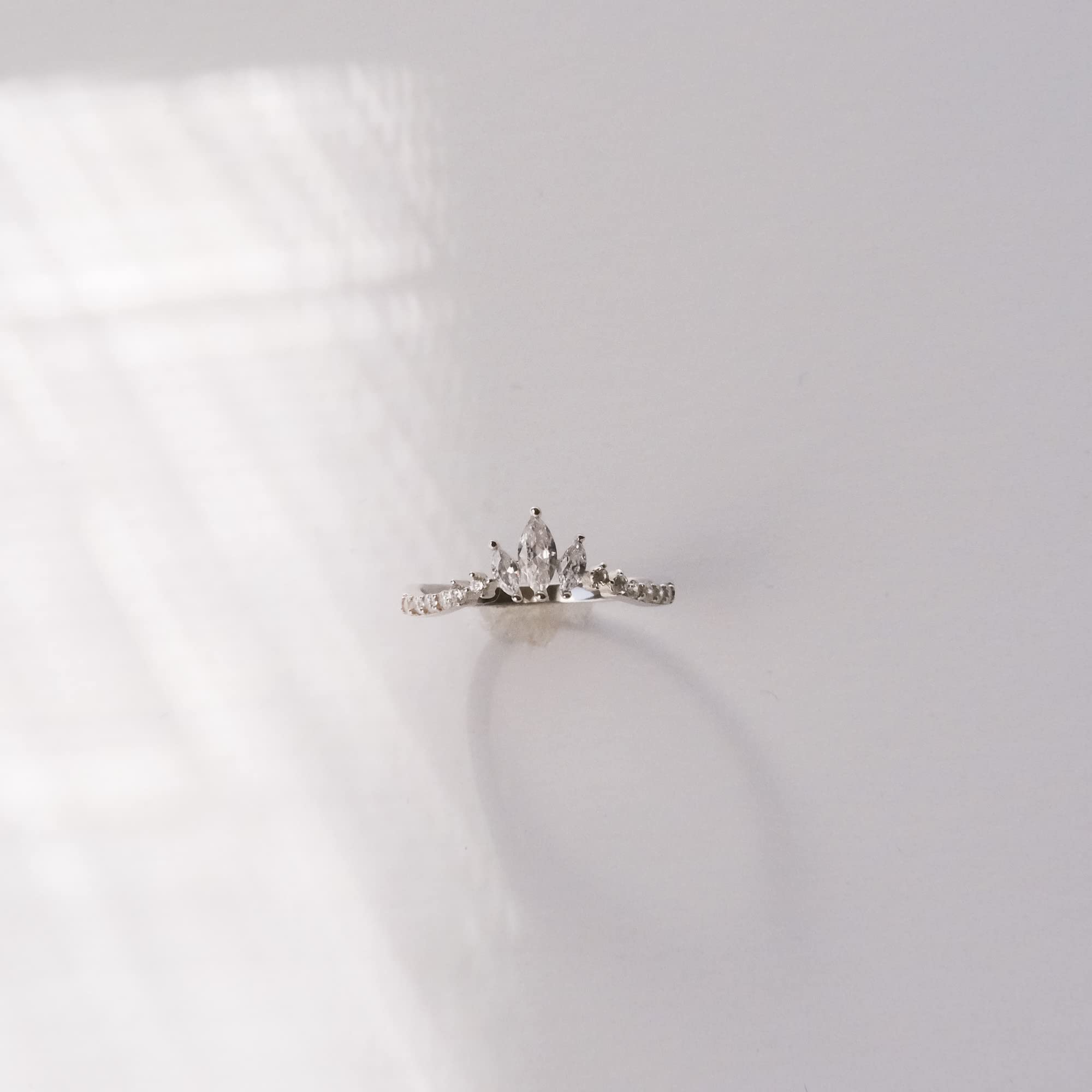 Rhodium Plated Sterling Silver Tiara & Crown Dainty Curved Wedding Band Ring Marquise Cut 3-Stone V Arched Promise Ring Size 7