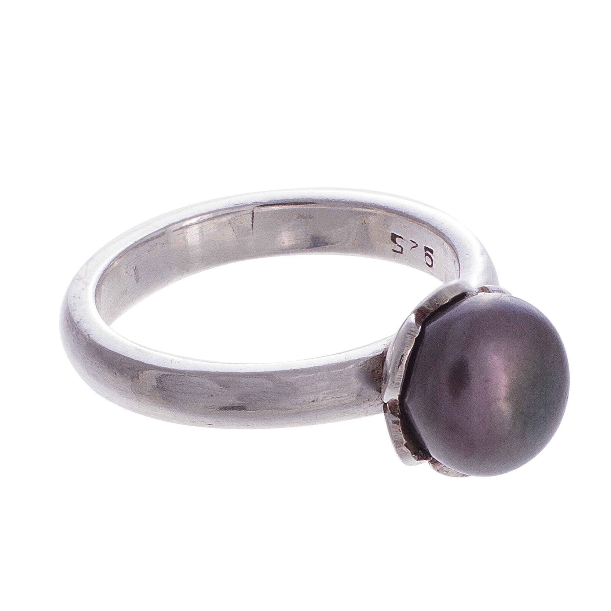 NOVICA Artisan Handmade Cultured Pearl Cocktail Ring Black from Peru Sterling Silver Freshwater Single Stone Floral Birthstone [crownbezel 0.3 in L x 0.3 in W x 0.3 in H Band Width 3 mm W] ' Black