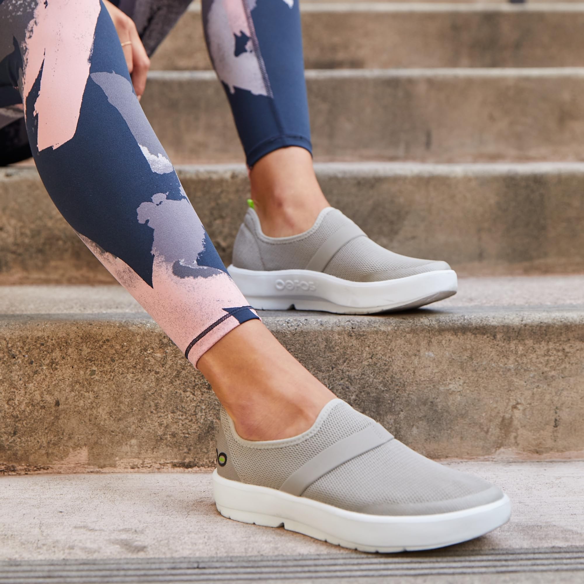 OOFOS OOmg Low Shoe, Grey & White - Women’s Size 8.5 - Lightweight Recovery Footwear - Reduces Stress on Feet, Joints & Back - Machine Washable
