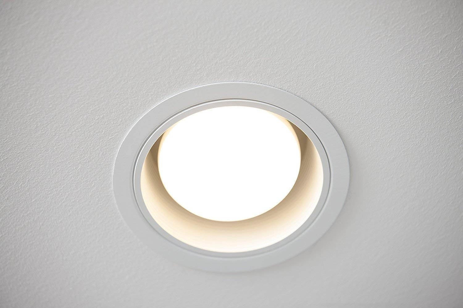 Philips LED Flicker-Free Frosted Dimmable BR30 Light Bulb - EyeComfort Technology - 650 Lumen - Daylight (5000K) β 7.5W=65W - E26 Base - Ultra Definition (Old Version) - Indoor β 6-Pack