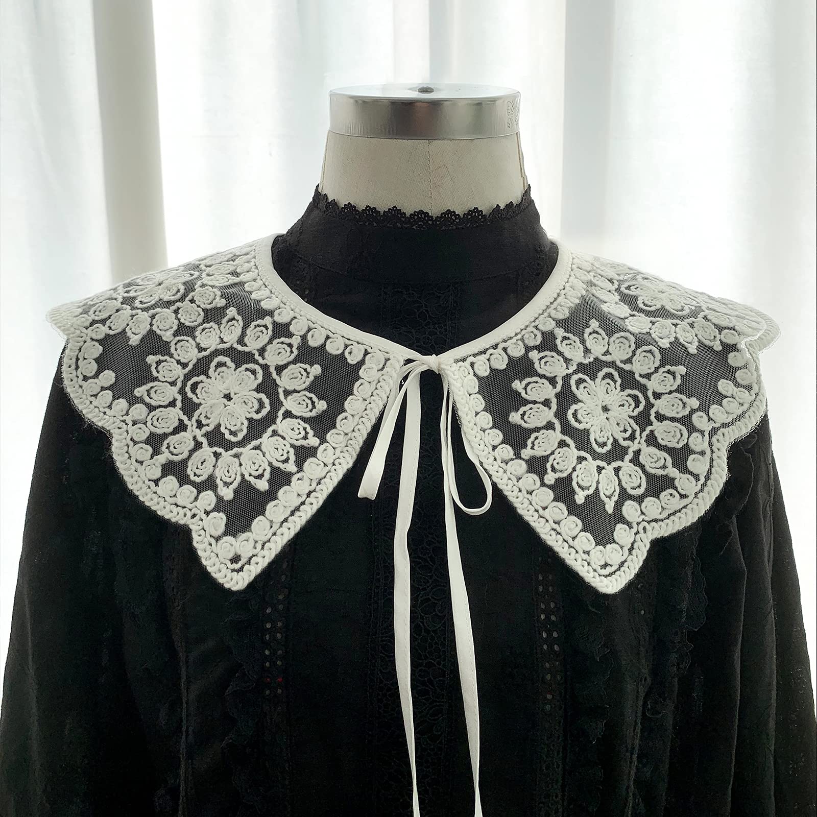 SIMPLE RETRO White Collar Hollow Out Lace Floral Fake Collar False Collar for Halloween (White D)