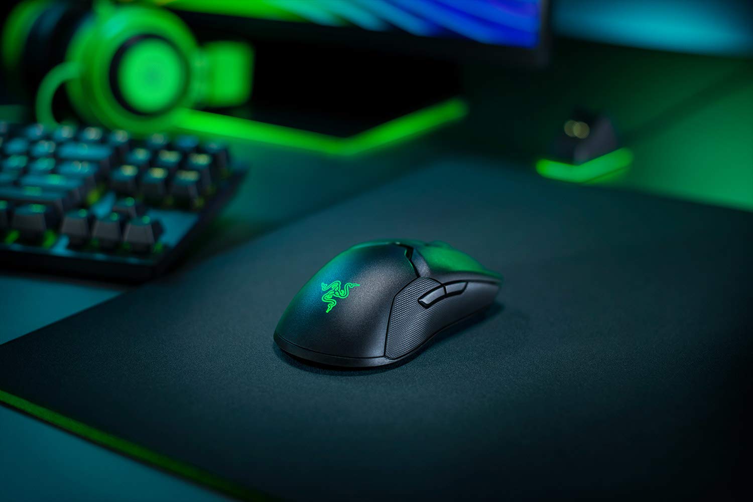Razer Viper Ultimate - Light and Fast Ambidextrous Gaming Mouse (20,000 DPI Optical Sensor, Hyperspeed Wireless Technology, RGB Chroma) Black