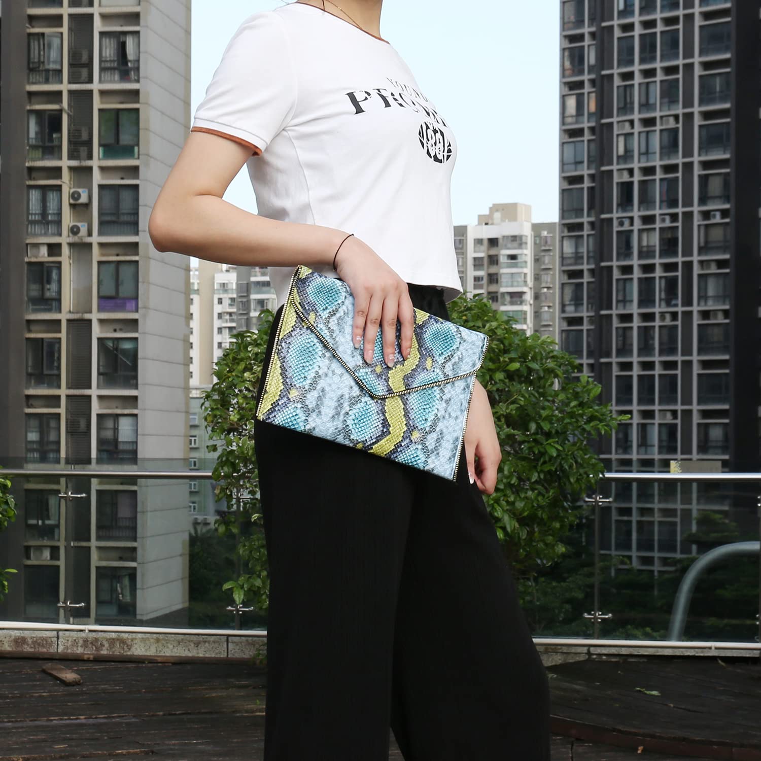 Women Envelope Clutch Purse Bag Stylish Fashion Party Bag with Crossbody Strap