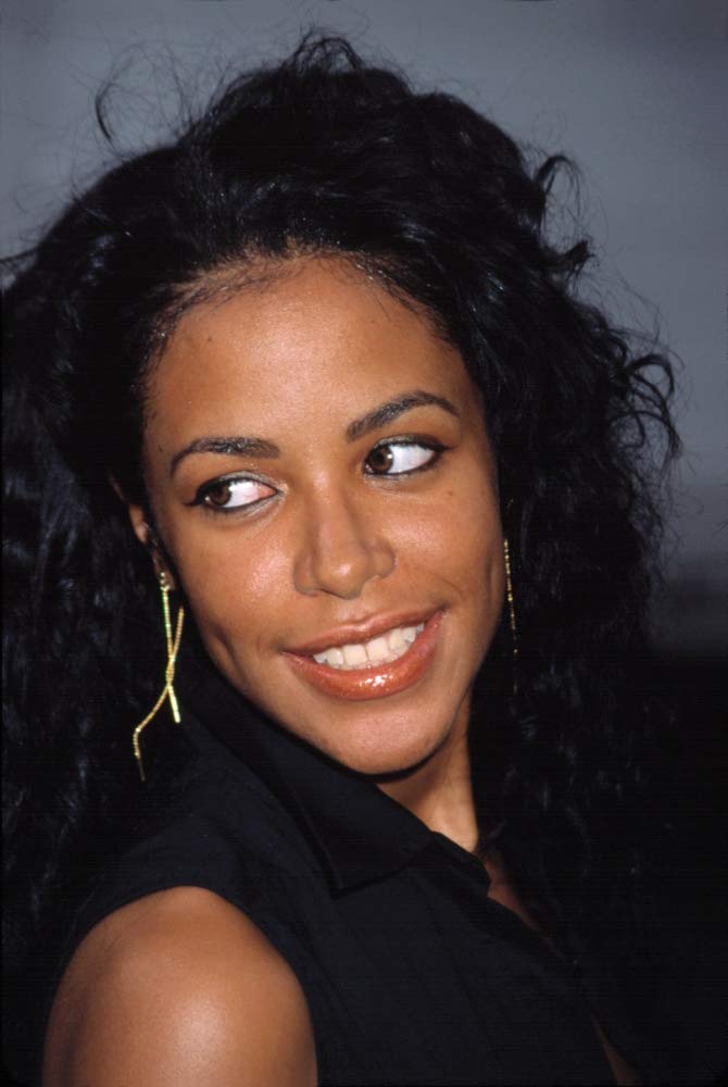 Posterazzi Poster Print Collection EVCPSDAALICJ005 Aaliyah at The Premiere of The Others NYC 822001 by Cj Contino. Celebrity (8 x 10)