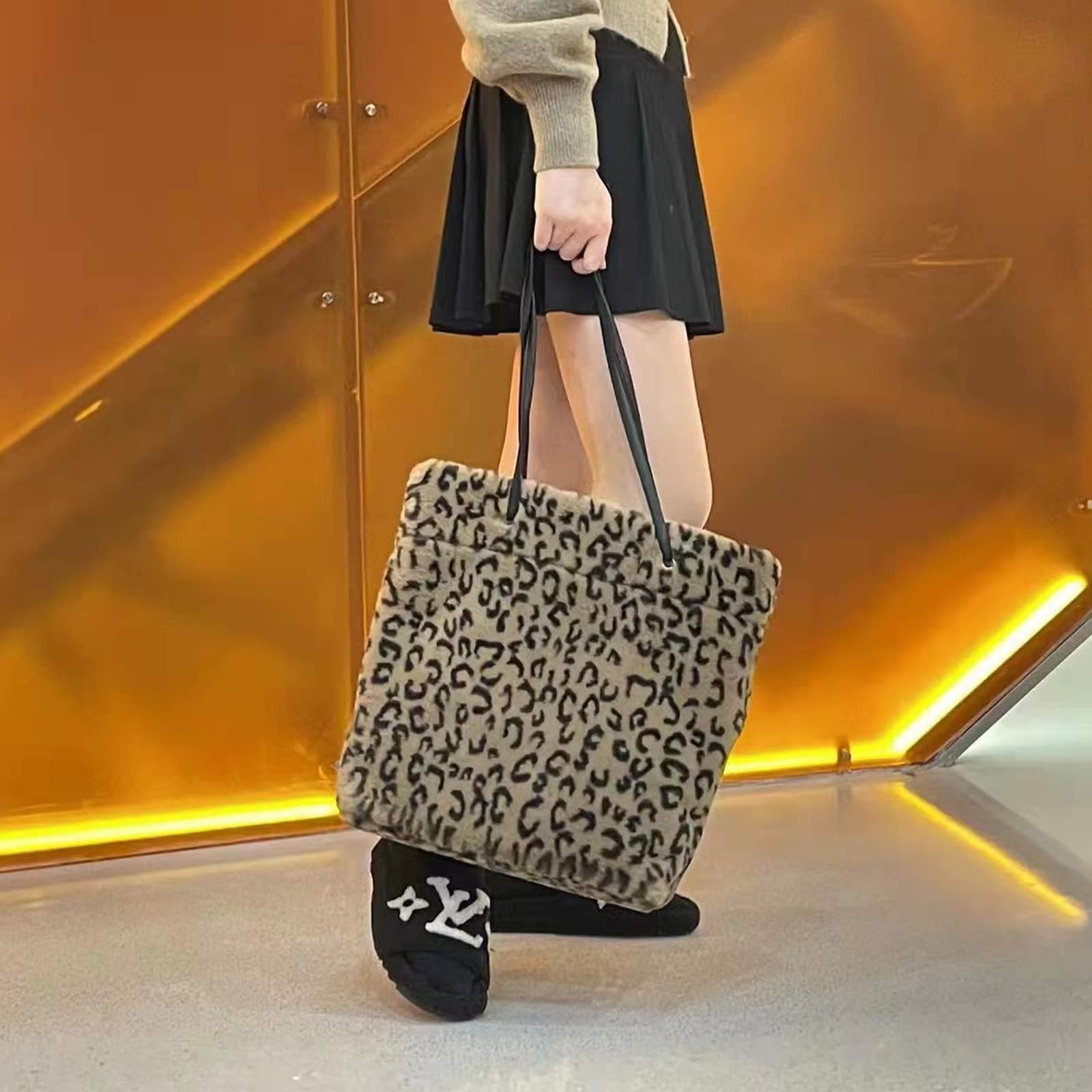 Women's soft Oversize Tote Bag fuzzy Faux Fur bag Designer Fluffy Plush handbag (LEOPARD)