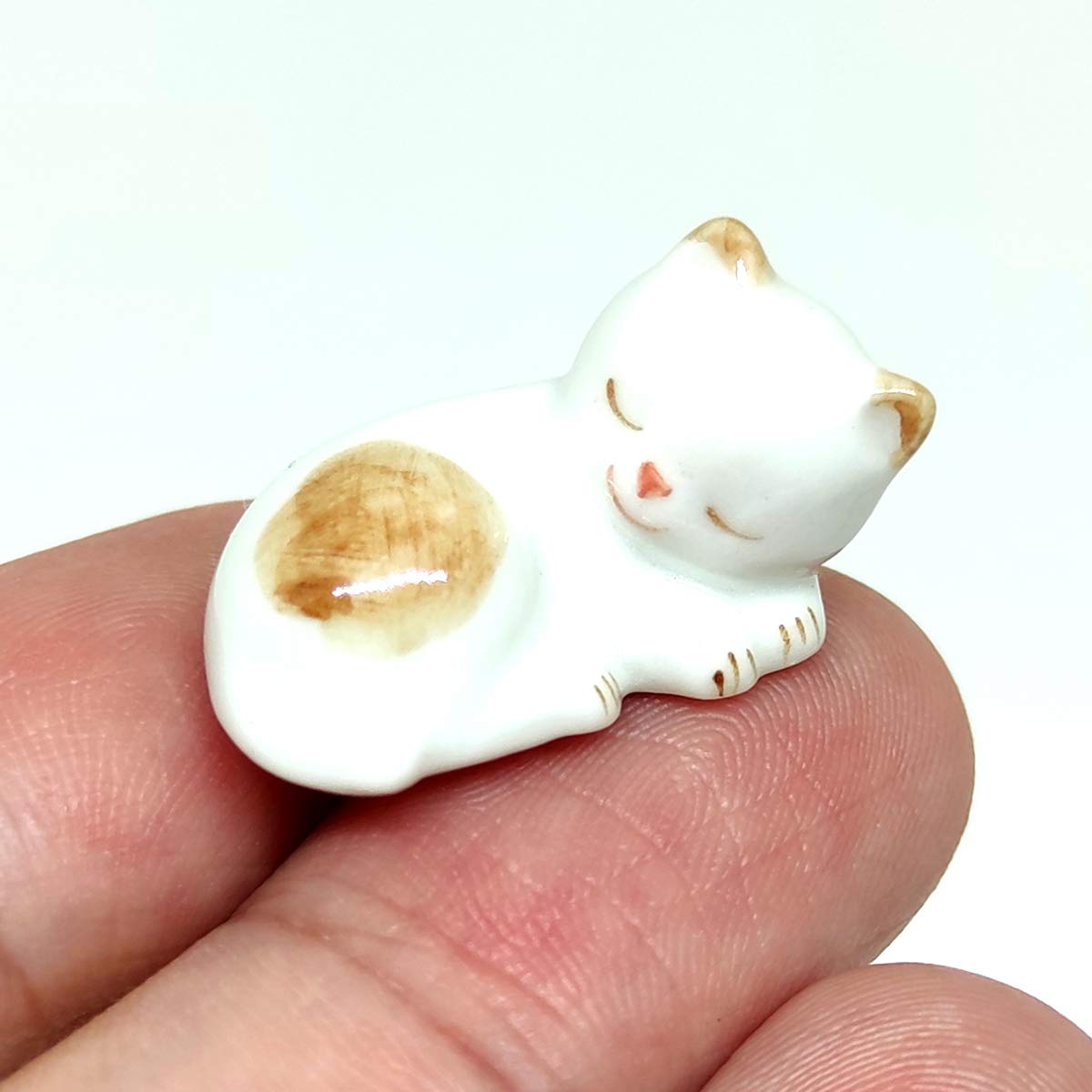 SSJSHOP Kitten Sleeping Cat Micro Tiny Dollhouse Figurines Ceramic Hand Painted Animals Collectible Small Gift Home Garden Decor,